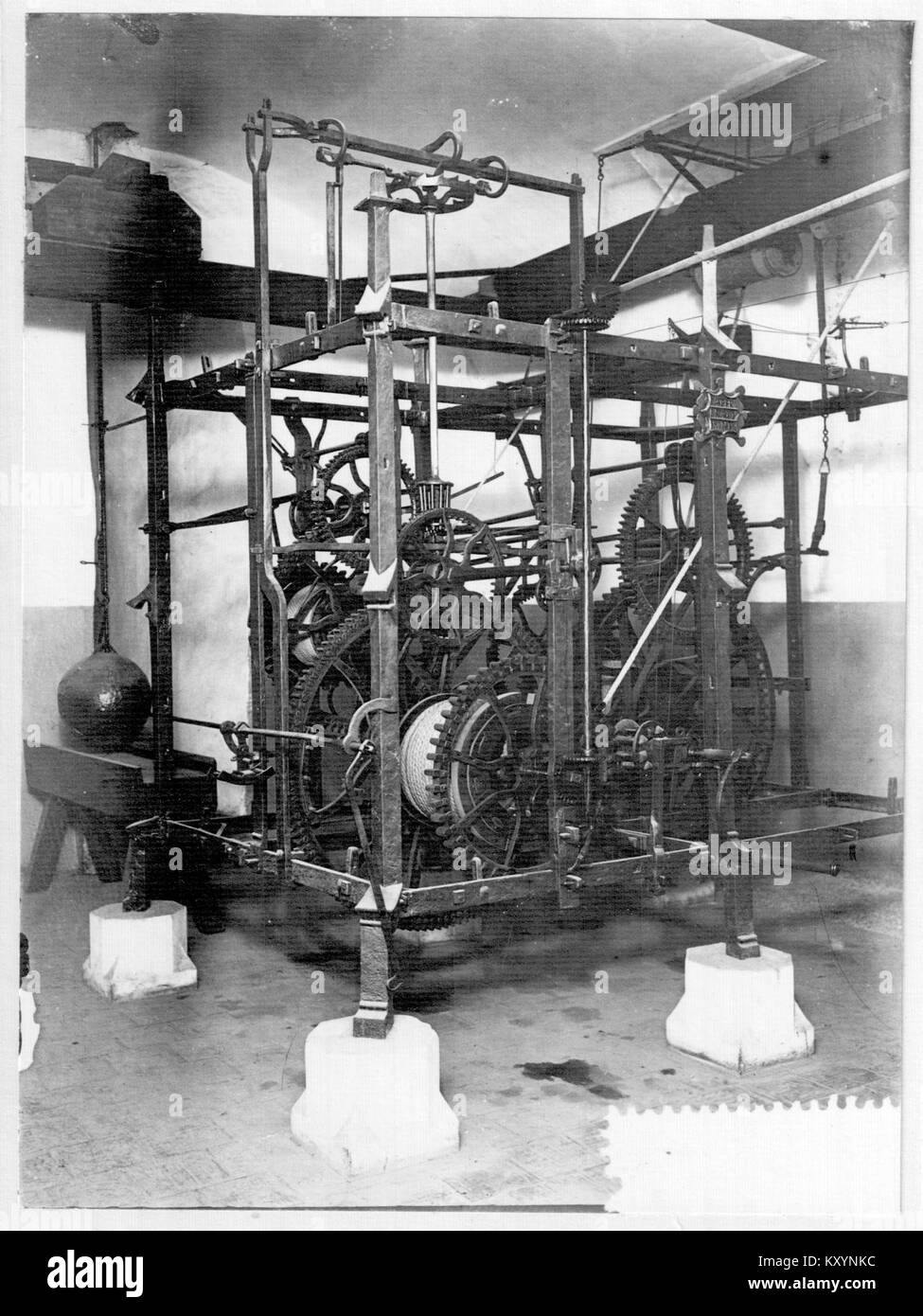 Mechanical clockwork model of the Zytglogge tower by Hasler AG ...