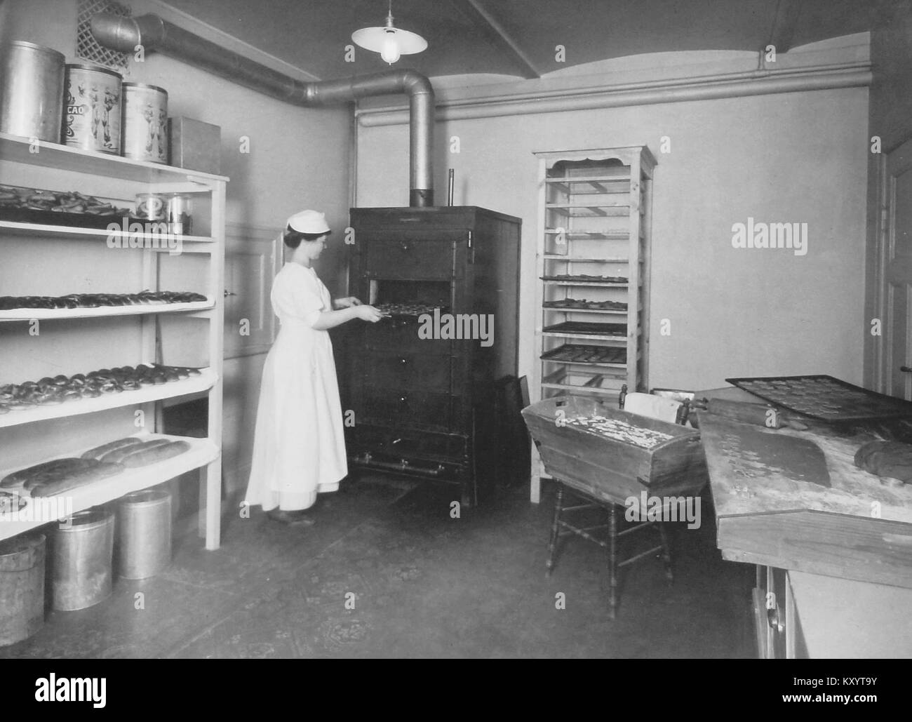 1920s kitchen hi-res stock photography and images - Alamy