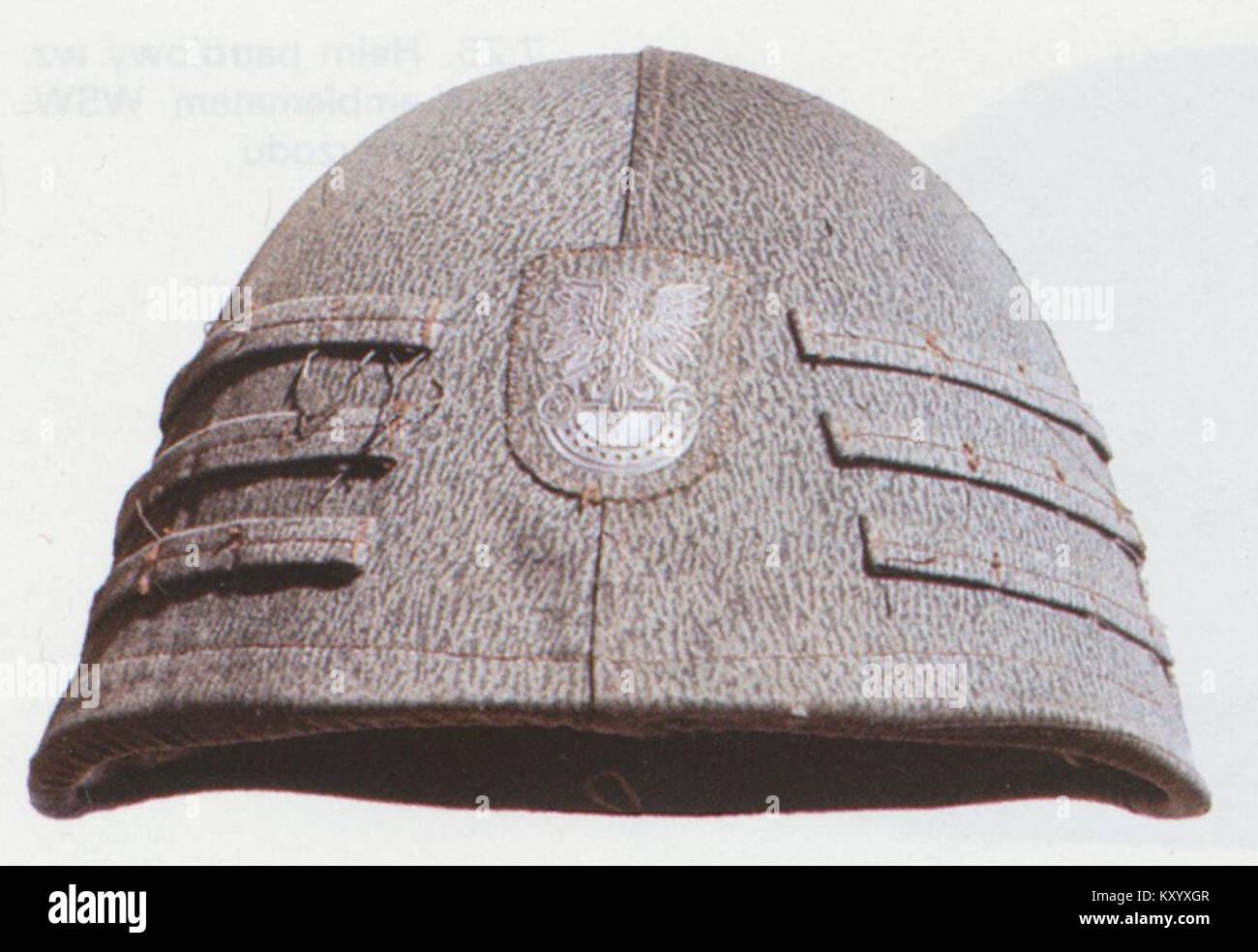 Hełm wz. 50 w pokrowcu moro Stock Photo - Alamy