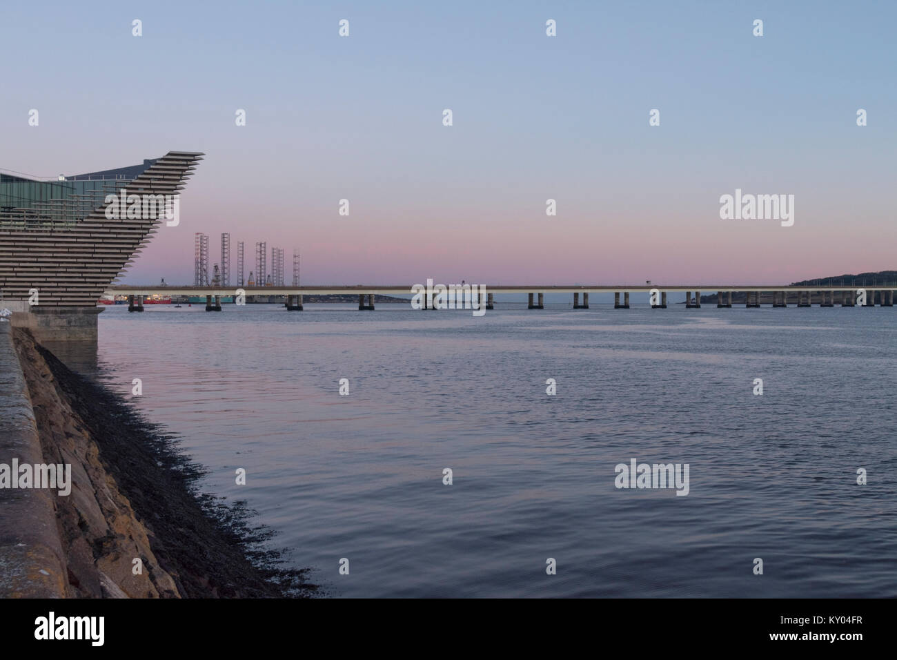 The ship's prow shape of the V&A design museum overlooks the river Tay ...