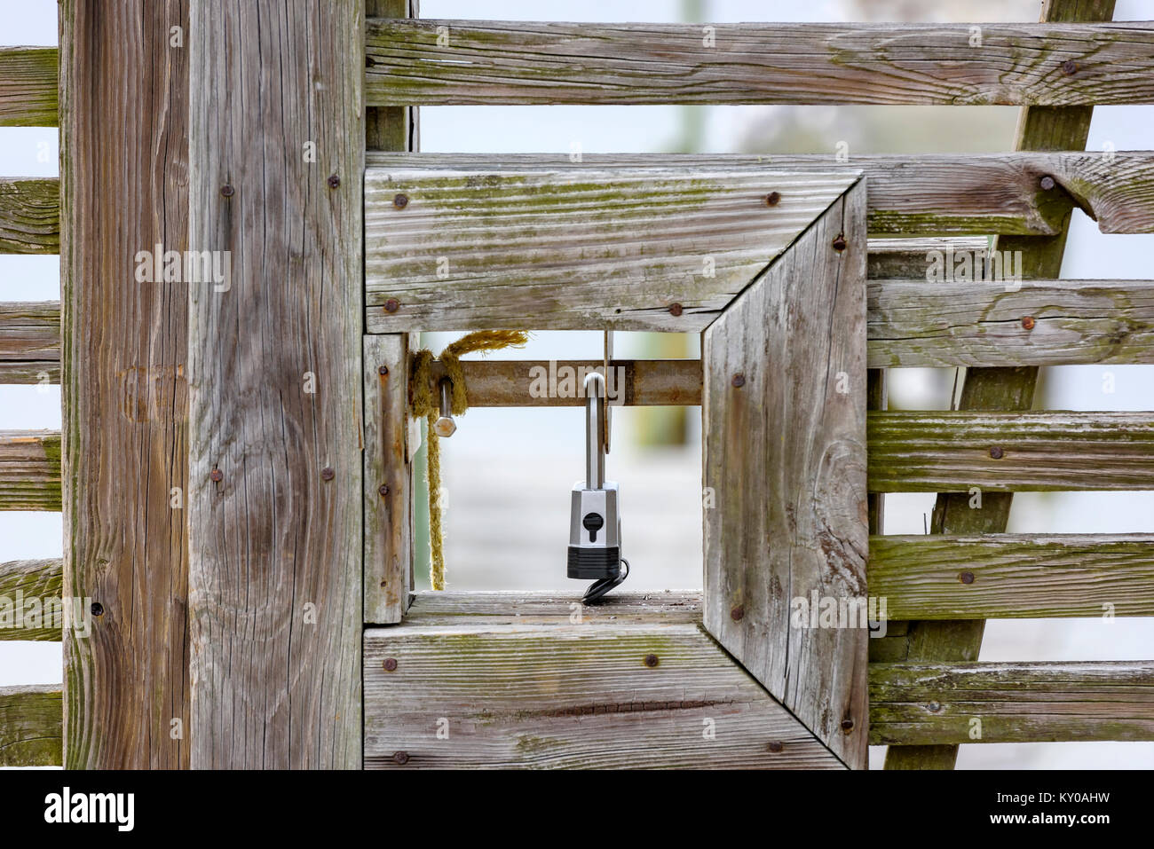 Old padlocked gate hi-res stock photography and images - Alamy