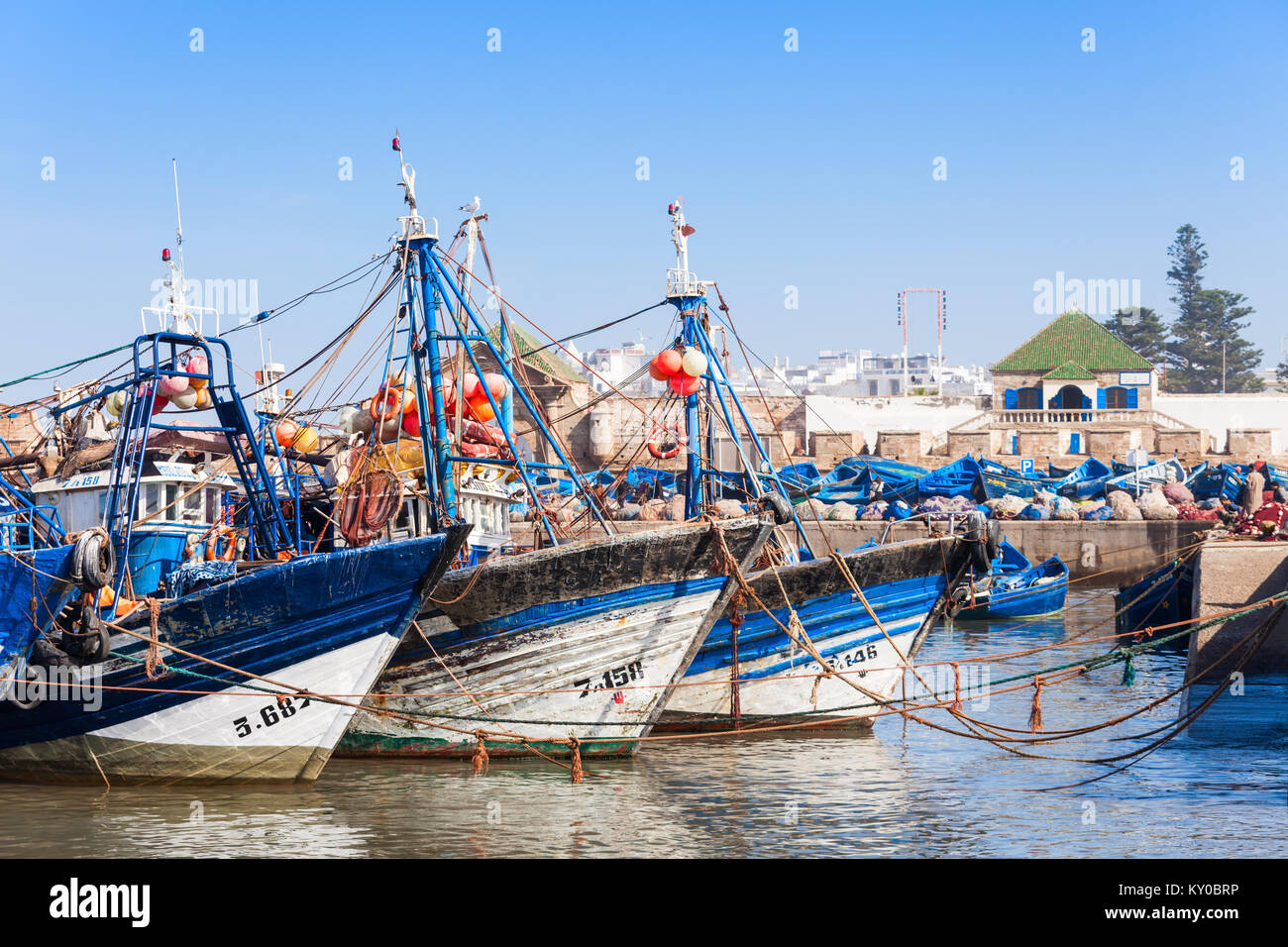 Traditional arab fishing boat hi-res stock photography and images - Alamy
