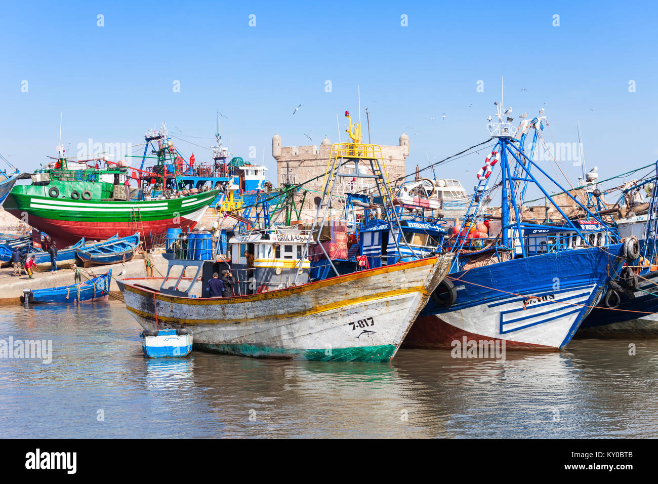 Traditional arab fishing boat hi-res stock photography and images - Alamy