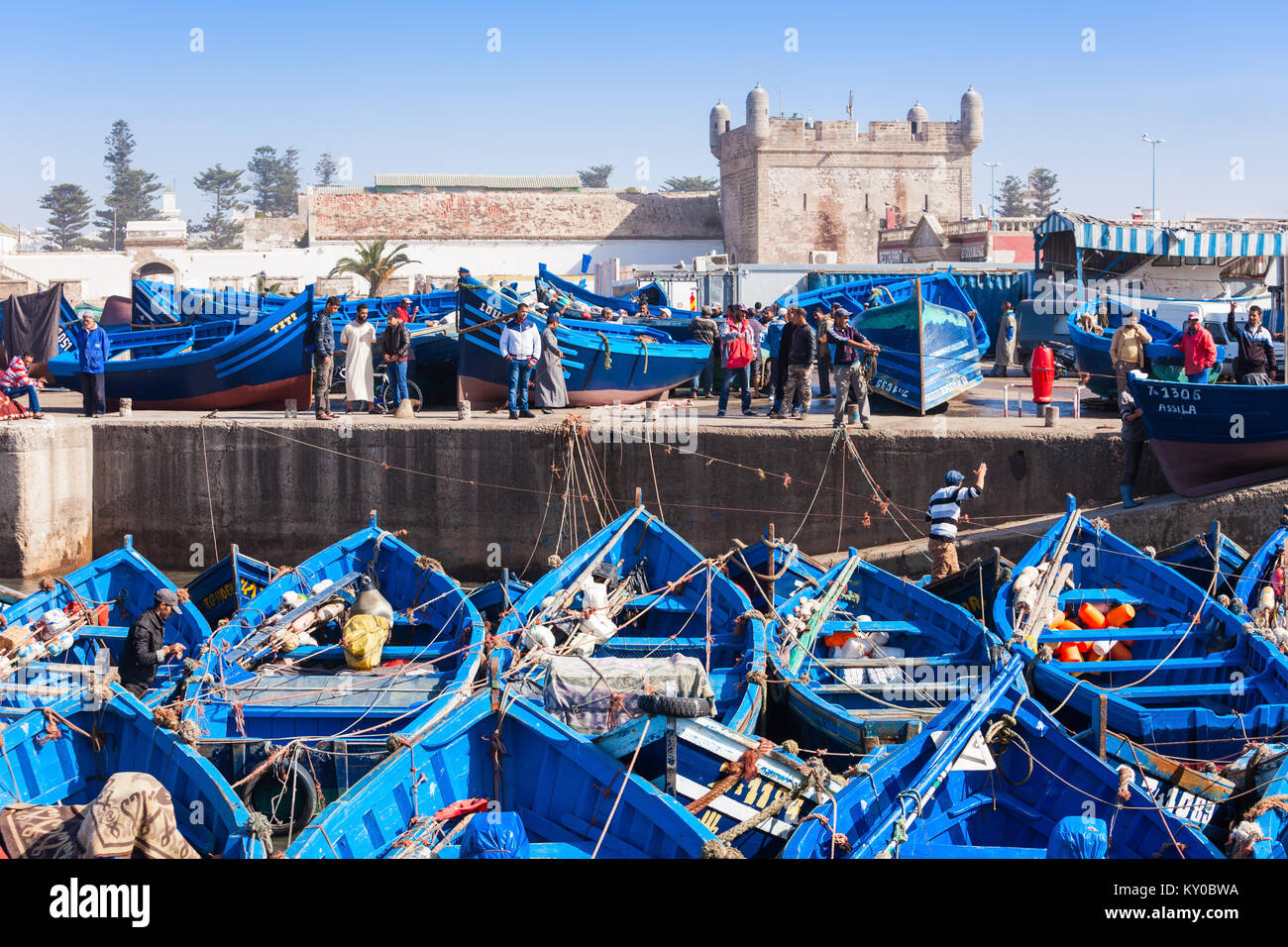 Traditional arab fishing boat hi-res stock photography and images - Alamy