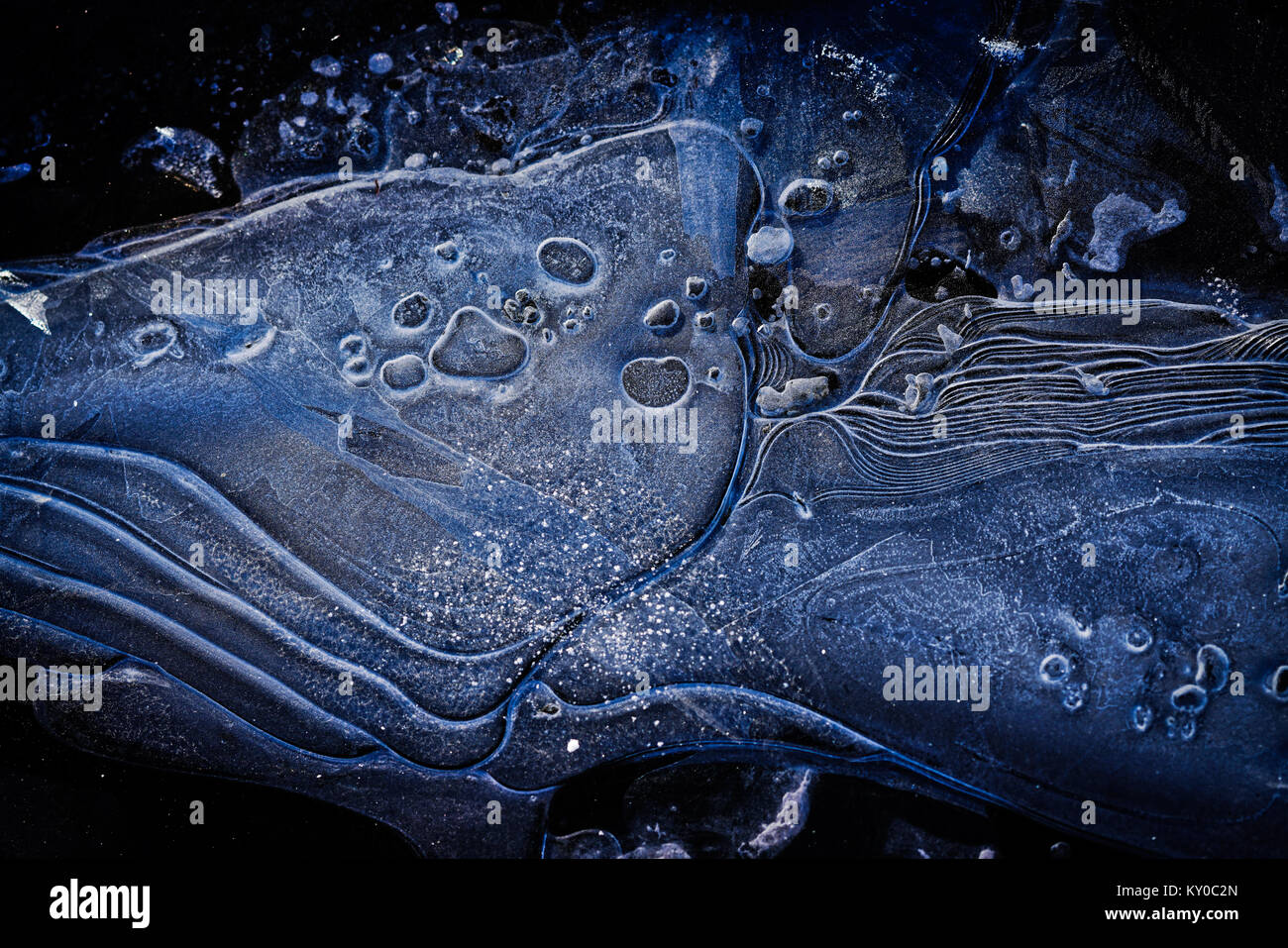 Crest of ice Stock Photo - Alamy