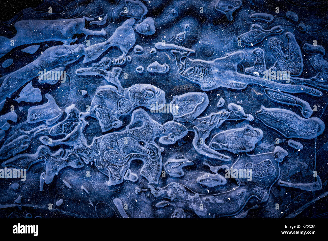 Crest of ice Stock Photo - Alamy