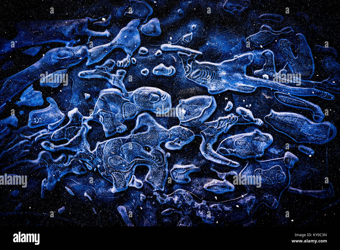 Crest of ice Stock Photo - Alamy