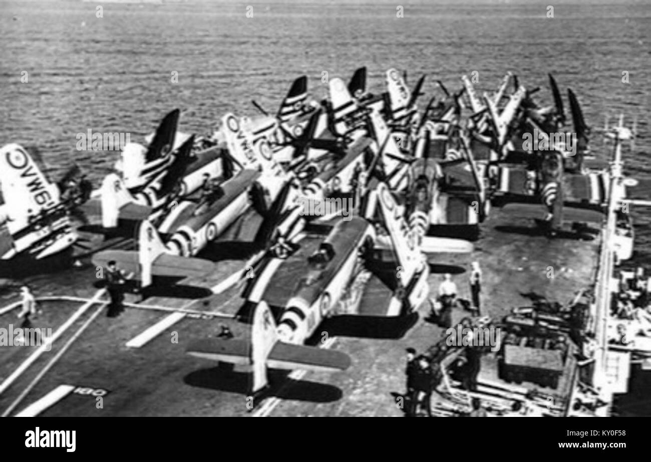 HMS Glory (R62) flight deck Korea 1951 Stock Photo - Alamy