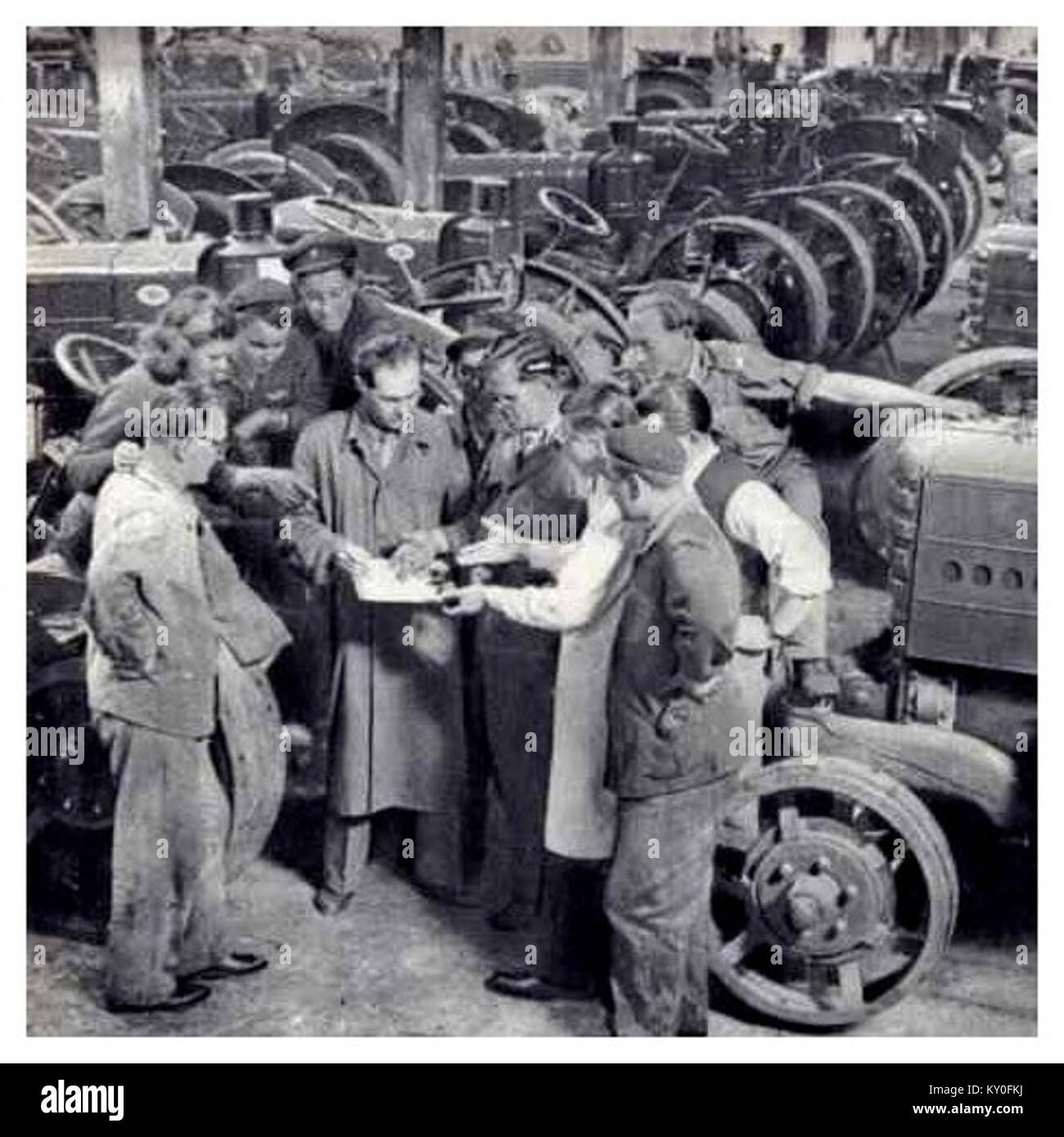 Production workers Cut Out Stock Images & Pictures - Alamy