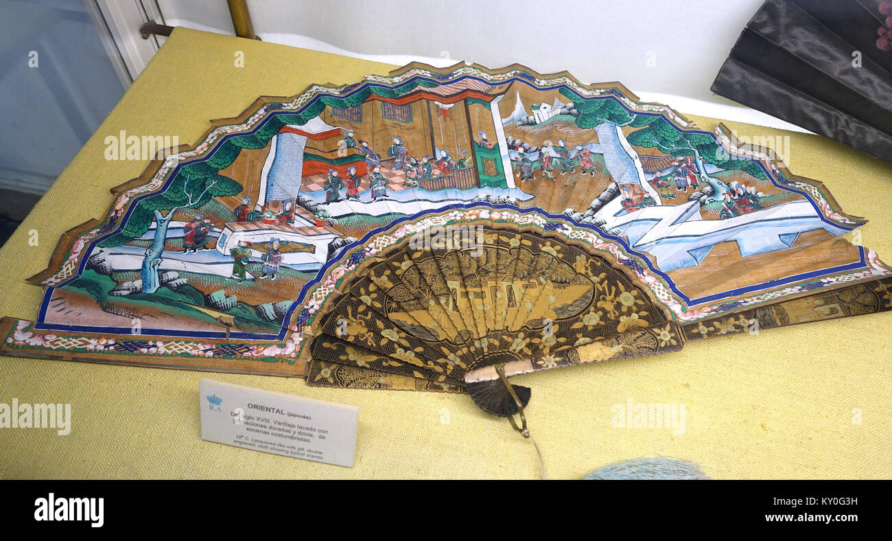 Folding fan 1700s hi-res stock photography and images - Alamy