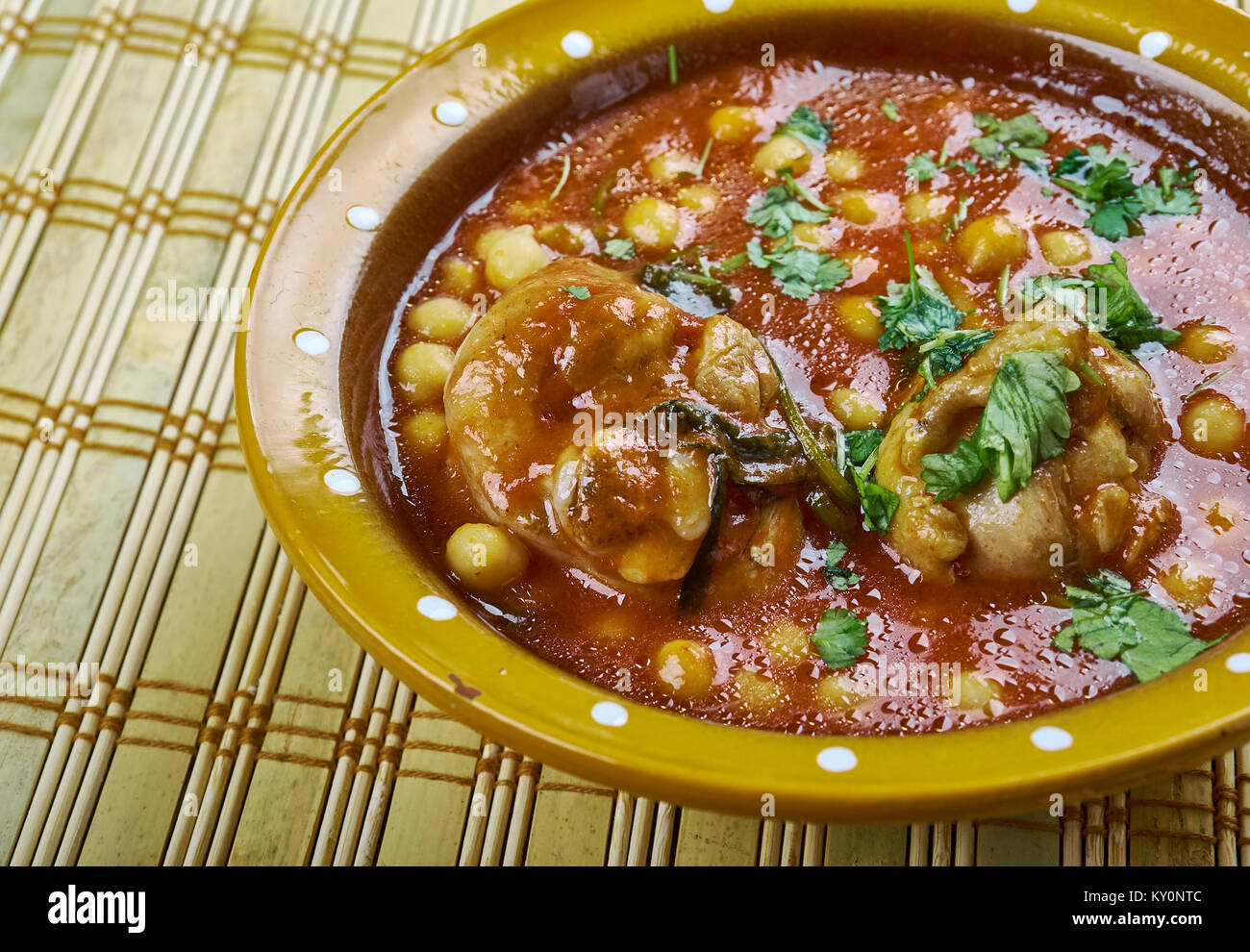 Murgh Cholay - Chicken and Chickpeas Curry, Pakistan popular curry dish ...