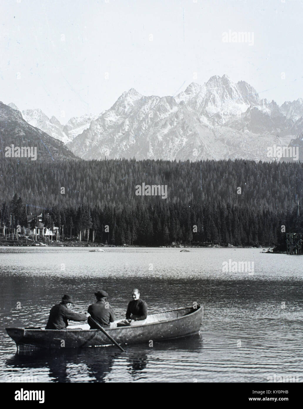 Héttérben a Gerlachfalvi-csúcs. Fortepan 86825 Stock Photo - Alamy