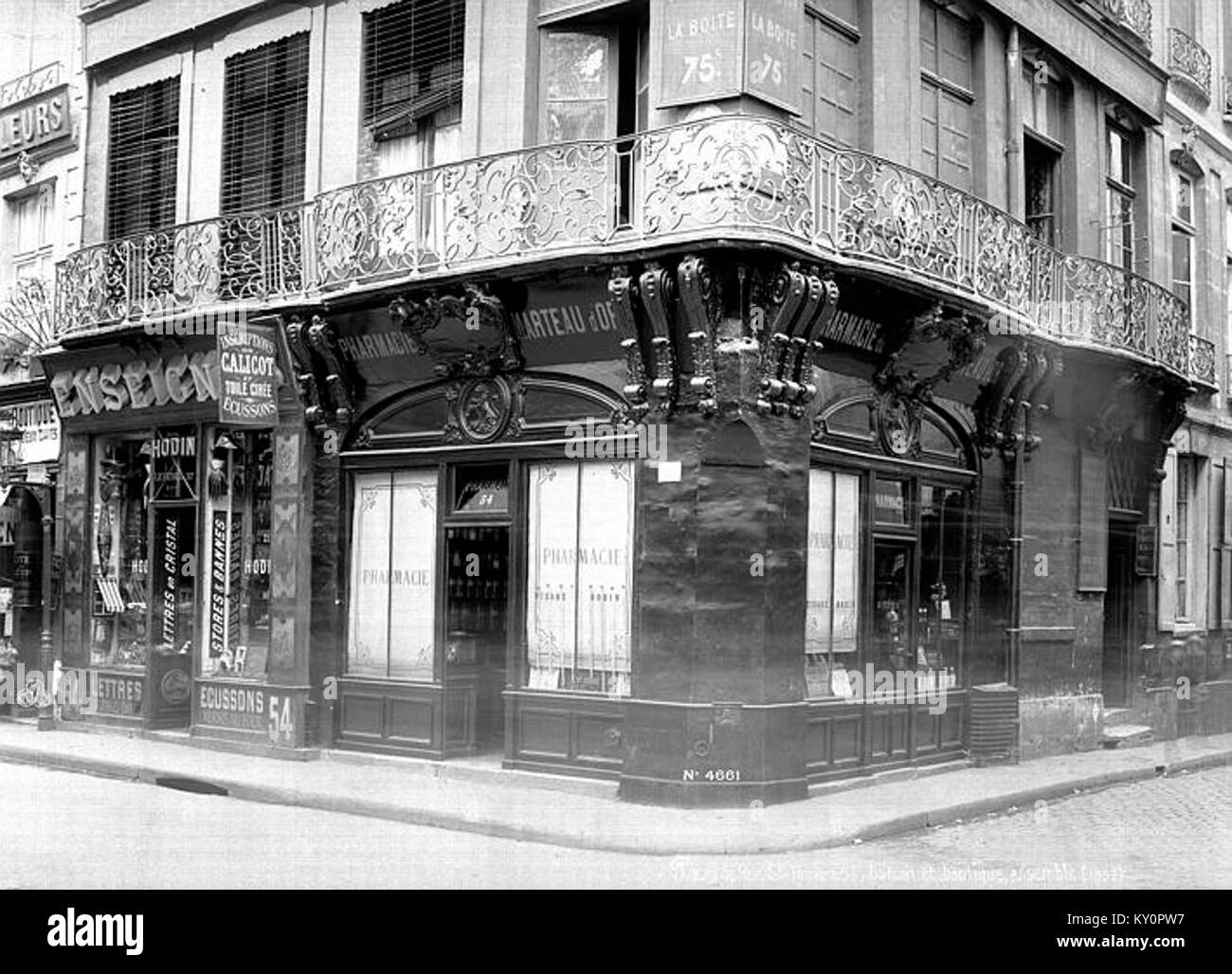Hotel louis xv Black and White Stock Photos & Images - Alamy