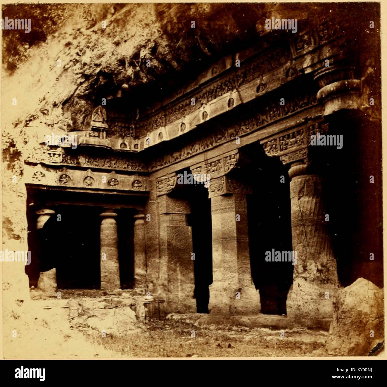Ajanta cave no 1 hi-res stock photography and images - Alamy