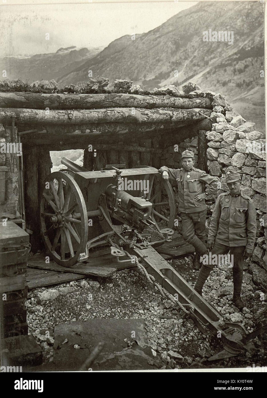 A german field gun hi-res stock photography and images - Alamy