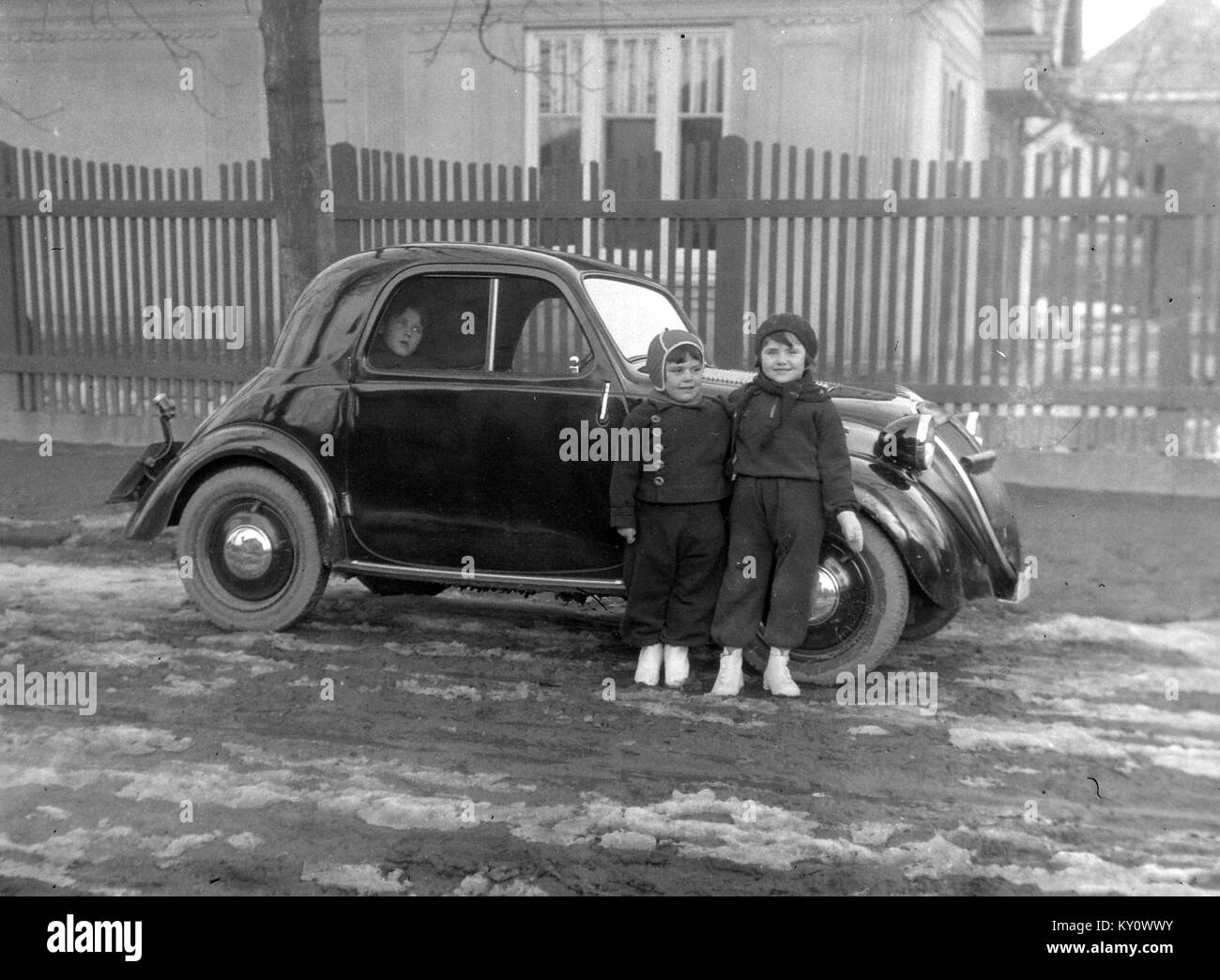 Vintage cars from 1930s 1940s Black and White Stock Photos & Images - Alamy