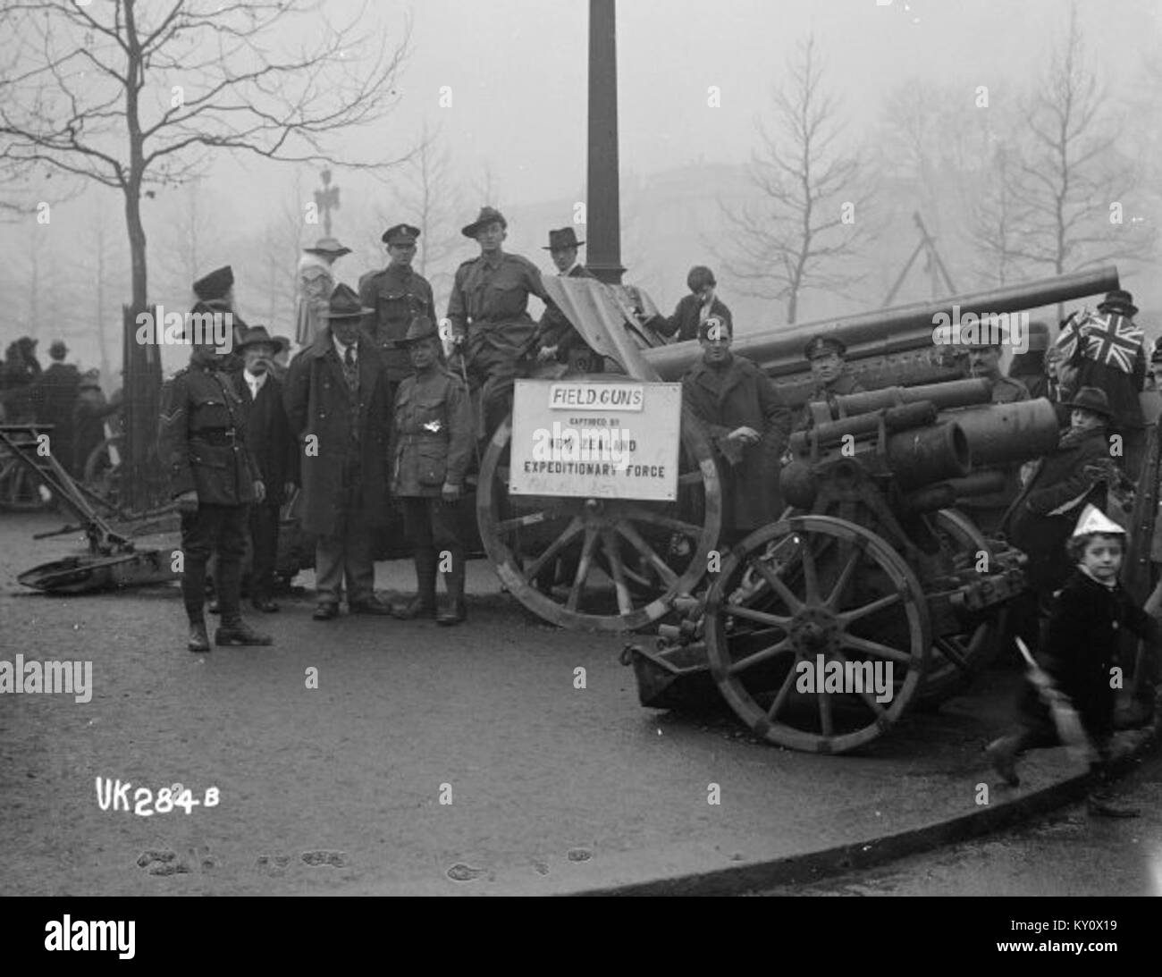 New field guns Black and White Stock Photos & Images - Alamy
