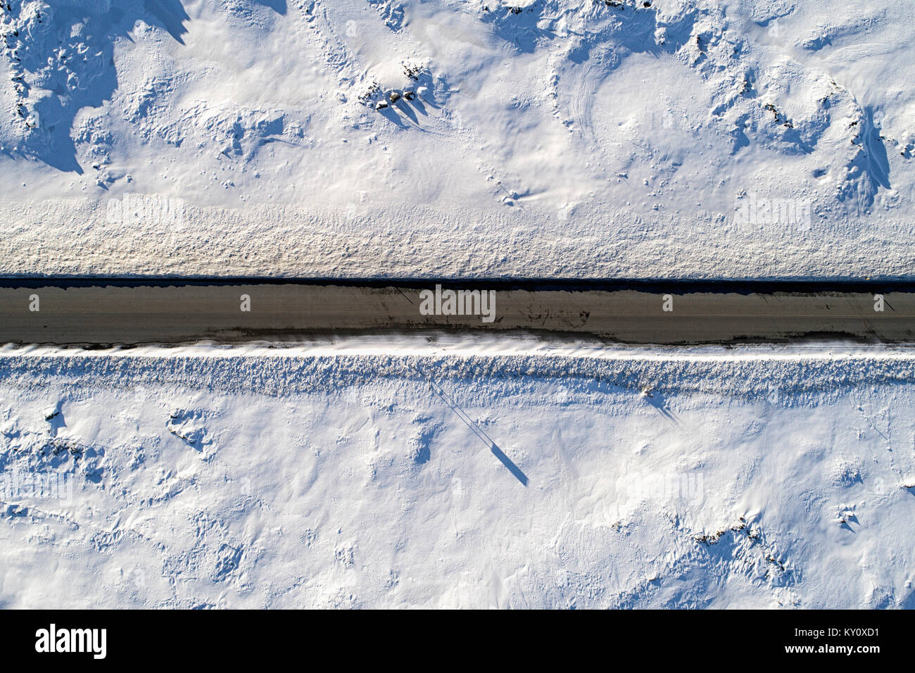 Car country road from above hi-res stock photography and images - Alamy