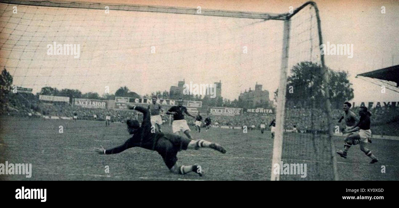 Finale de la Coupe du monde 1938 à Colombes (France), Colaussi marque ...