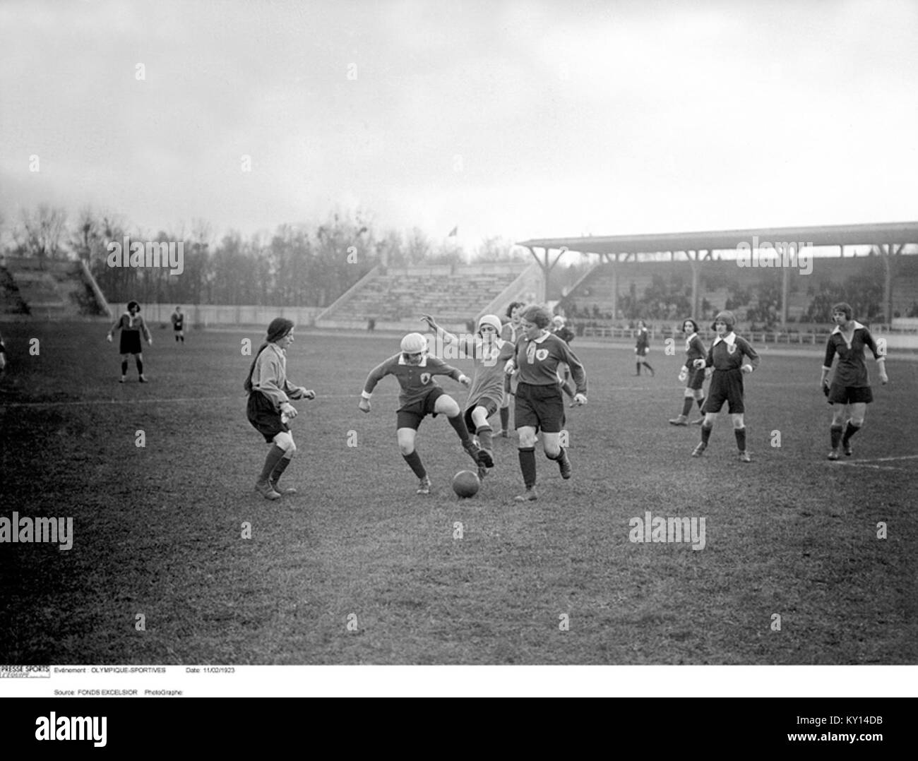 1920s football female Black and White Stock Photos & Images - Alamy