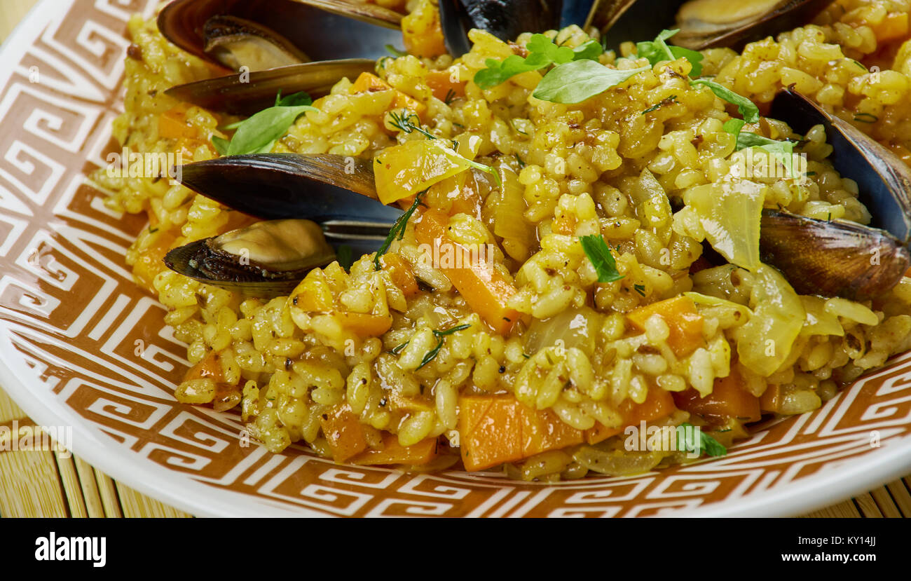 Black Sea pilaf with mussels, close up Stock Photo - Alamy