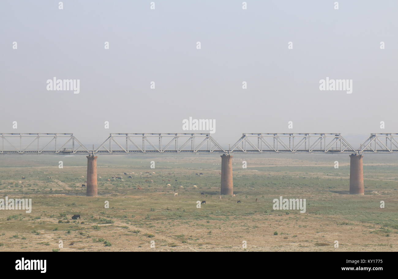 Train india bridge hi-res stock photography and images - Alamy