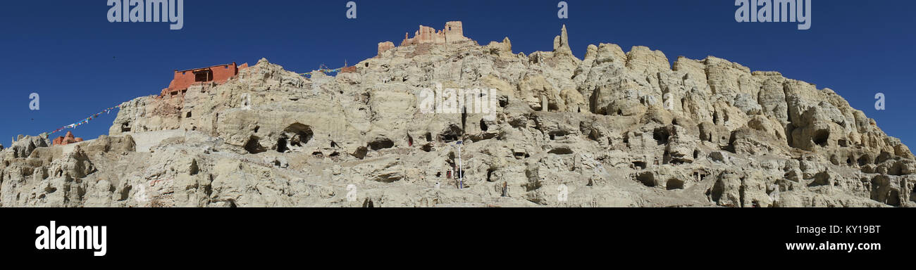 Piyang Caves and ruins in Tibet, China Stock Photo - Alamy