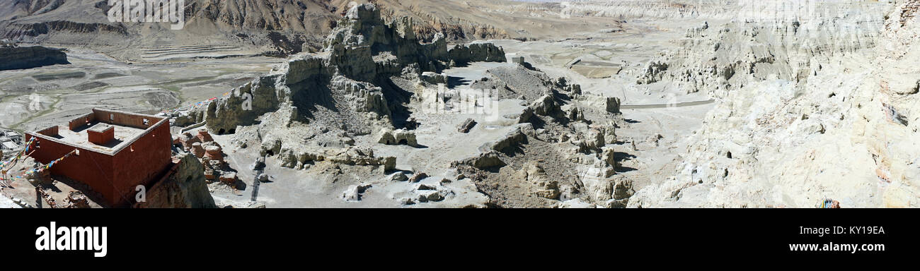 Piyang Caves and ruins in Tibet, China Stock Photo - Alamy