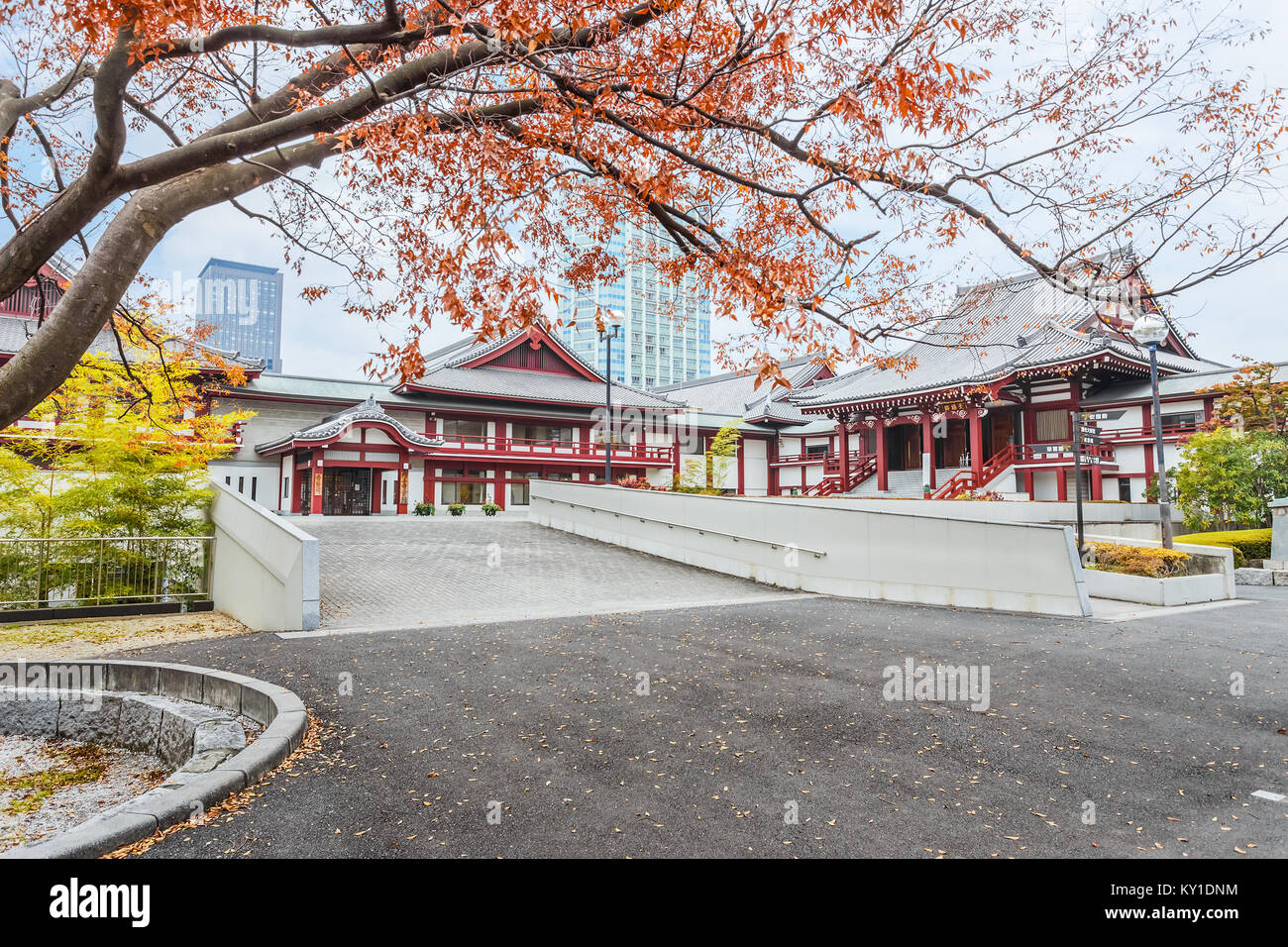 Zojoji Temple in Tokyo TOKYO, JAPAN - NOVEMBER 25: Zojoji in Tokyo ...