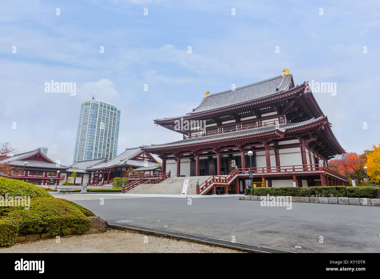 Zojoji Temple in Tokyo TOKYO, JAPAN - NOVEMBER 25: Zojoji in Tokyo ...