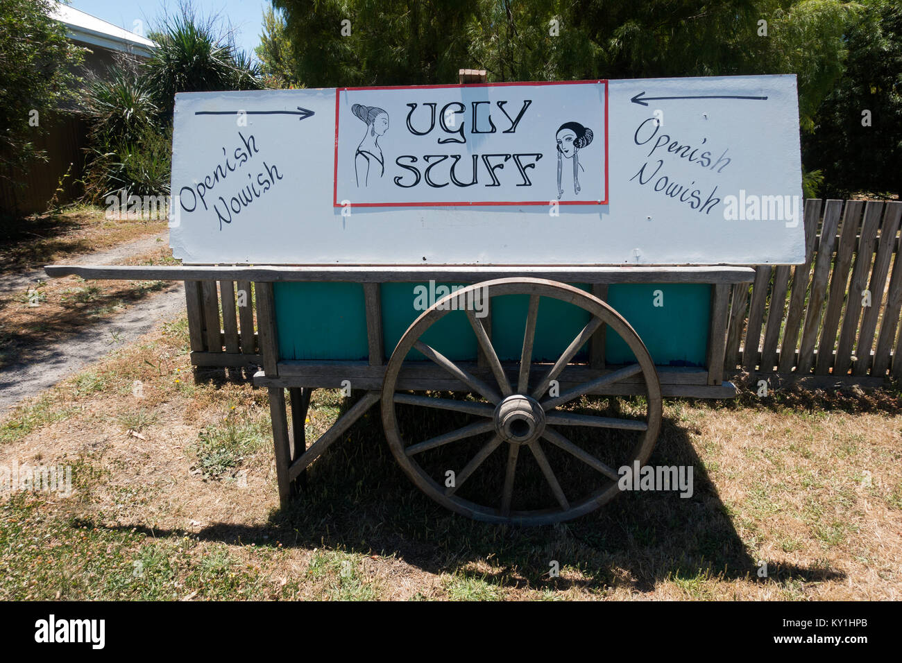 Antiques and collectables sign hi-res stock photography and images - Alamy