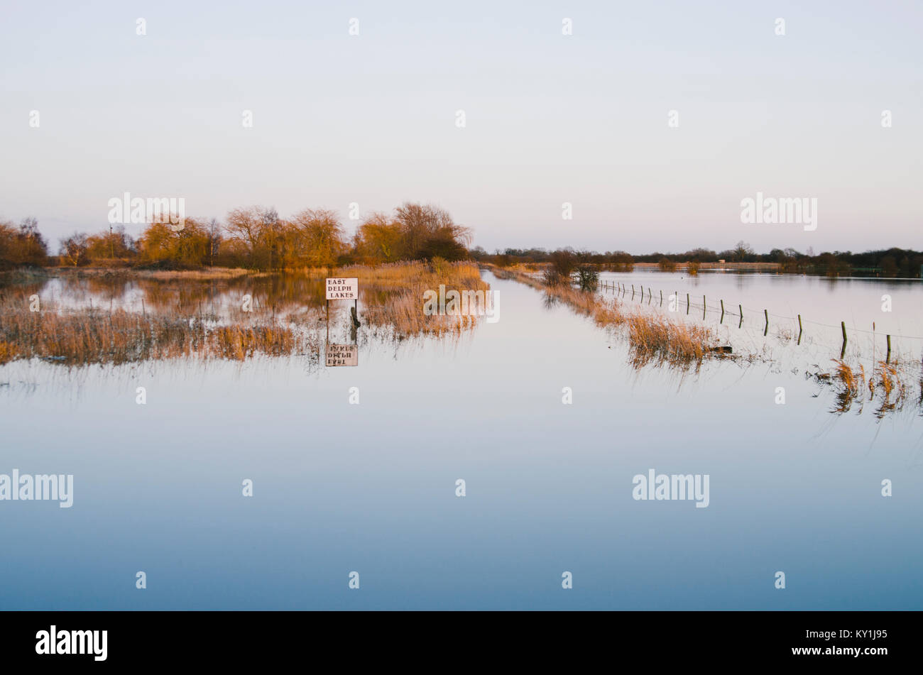 Floods on the B1040 Whittlesey Wash in Fenland Stock Photo - Alamy
