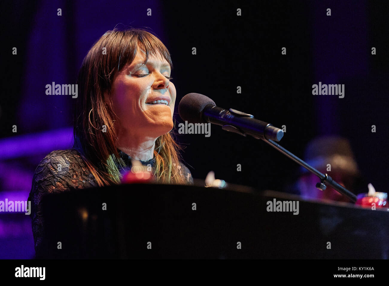 Beth hart singer hi-res stock photography and images - Alamy
