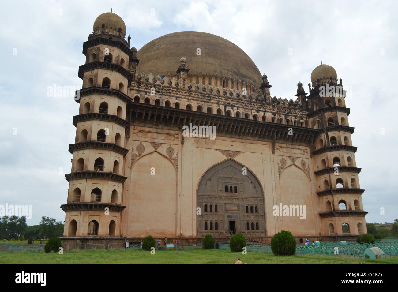 Gol Gumbaz, Bijapur, Karnataka, India Stock Photo - Alamy