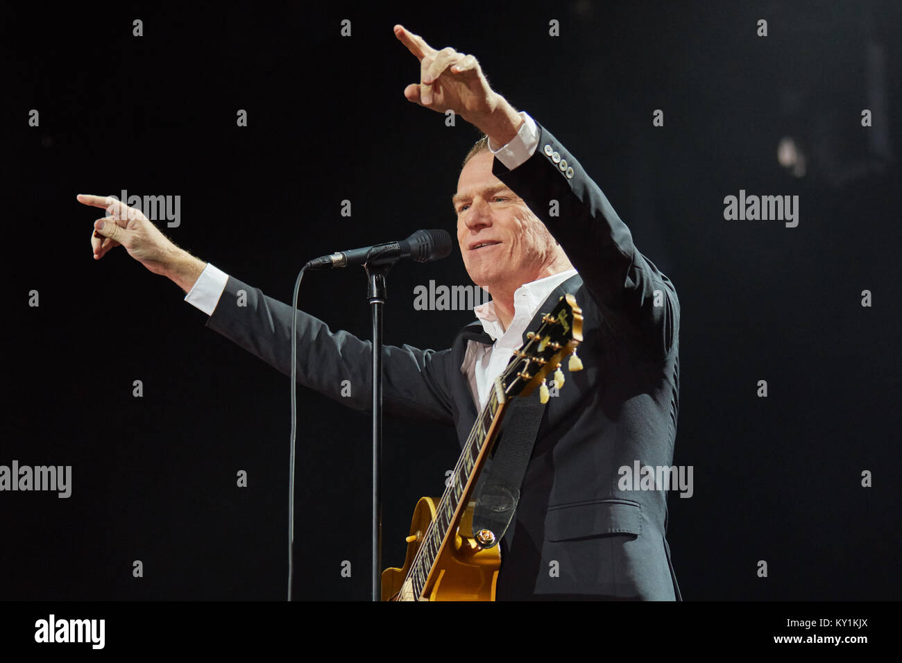 Bryan guy adams hi-res stock photography and images - Alamy
