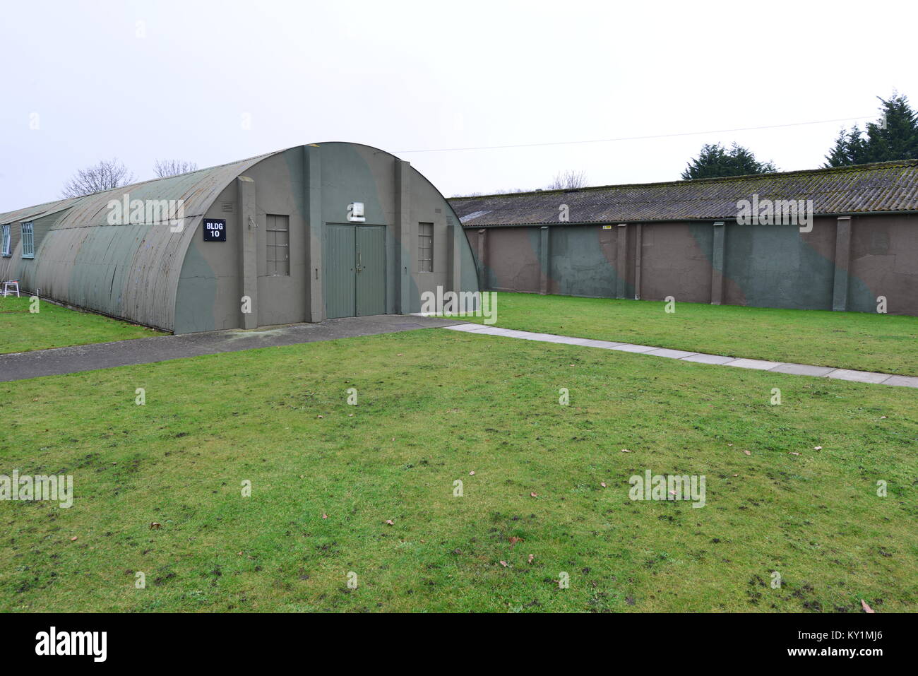 Nissen hut at a British bomber command air force base Stock Photo - Alamy