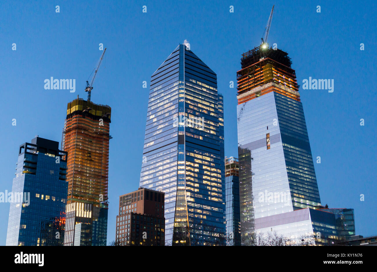 10 Hudson Yards, center, and other Hudson Yards development in New York ...