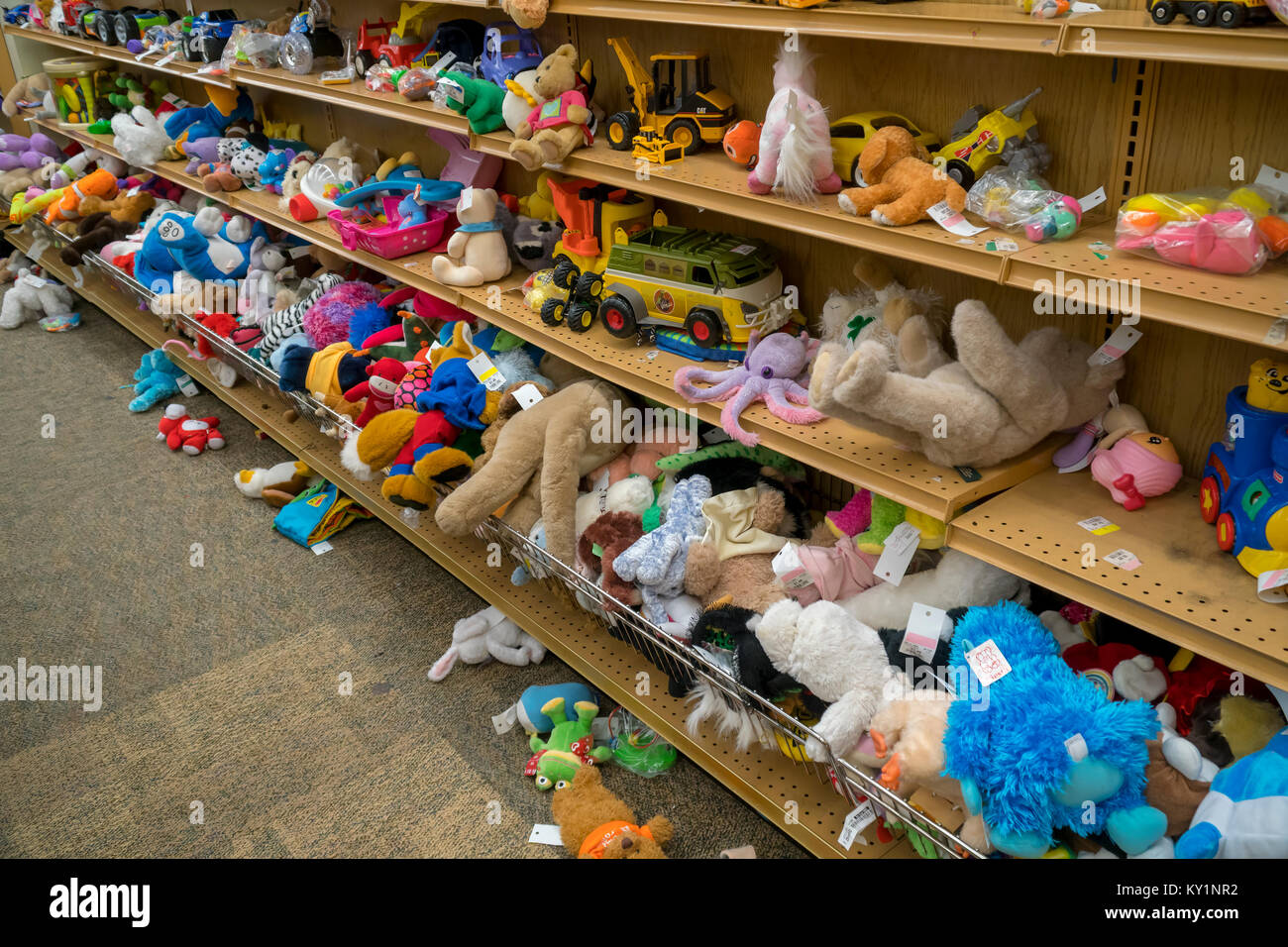 Messy chains High Resolution Stock Photography and Images - Alamy
