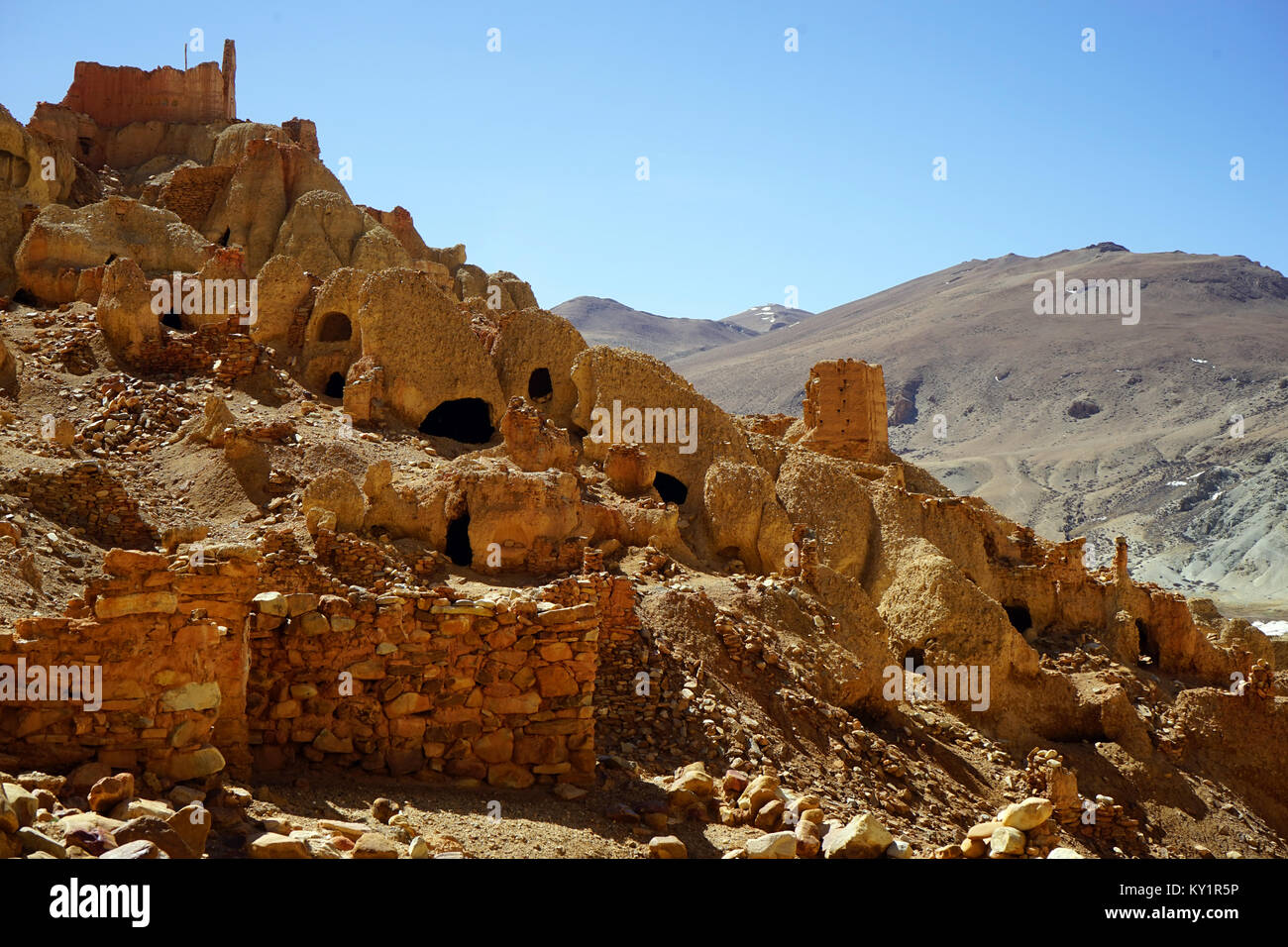 Khyunglung caves in the Garuda Valley, Tibet Stock Photo - Alamy