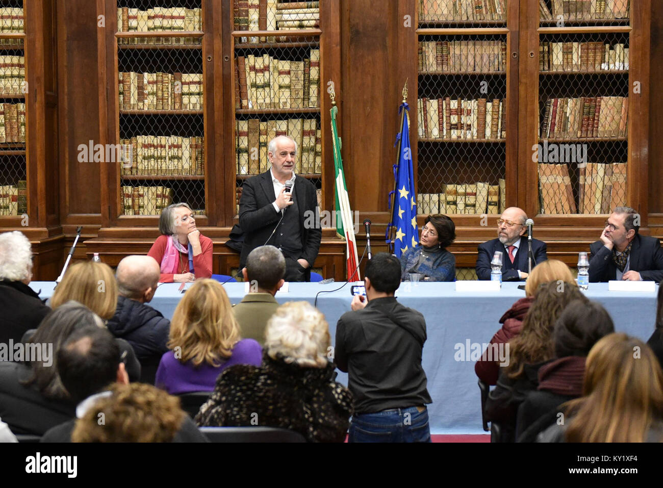 Napoli, Italy. 11th Jan, 2018. Toni Servillo during the printout of the ...