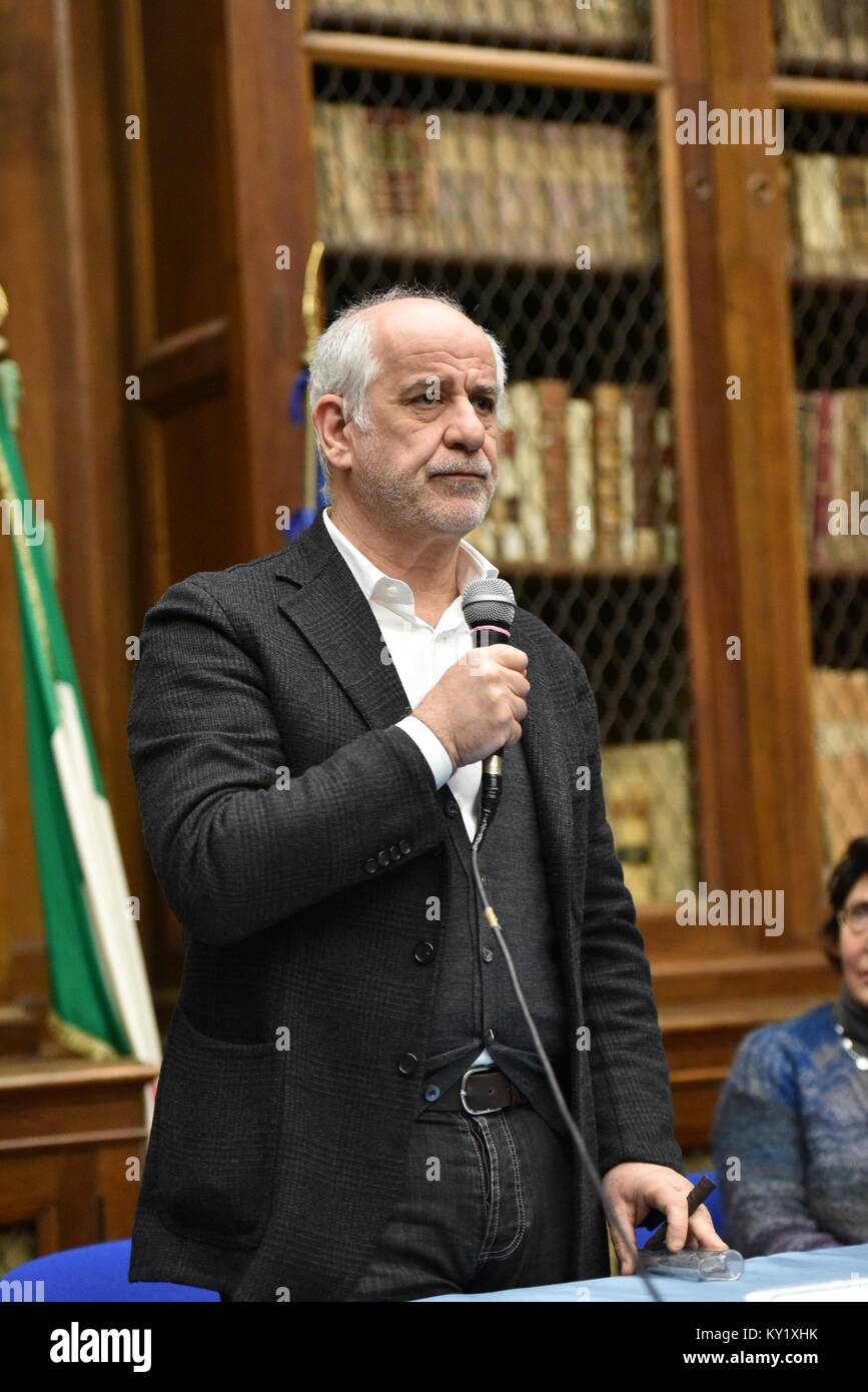 Napoli, Italy. 11th Jan, 2018. Toni Servillo during the printout of the ...