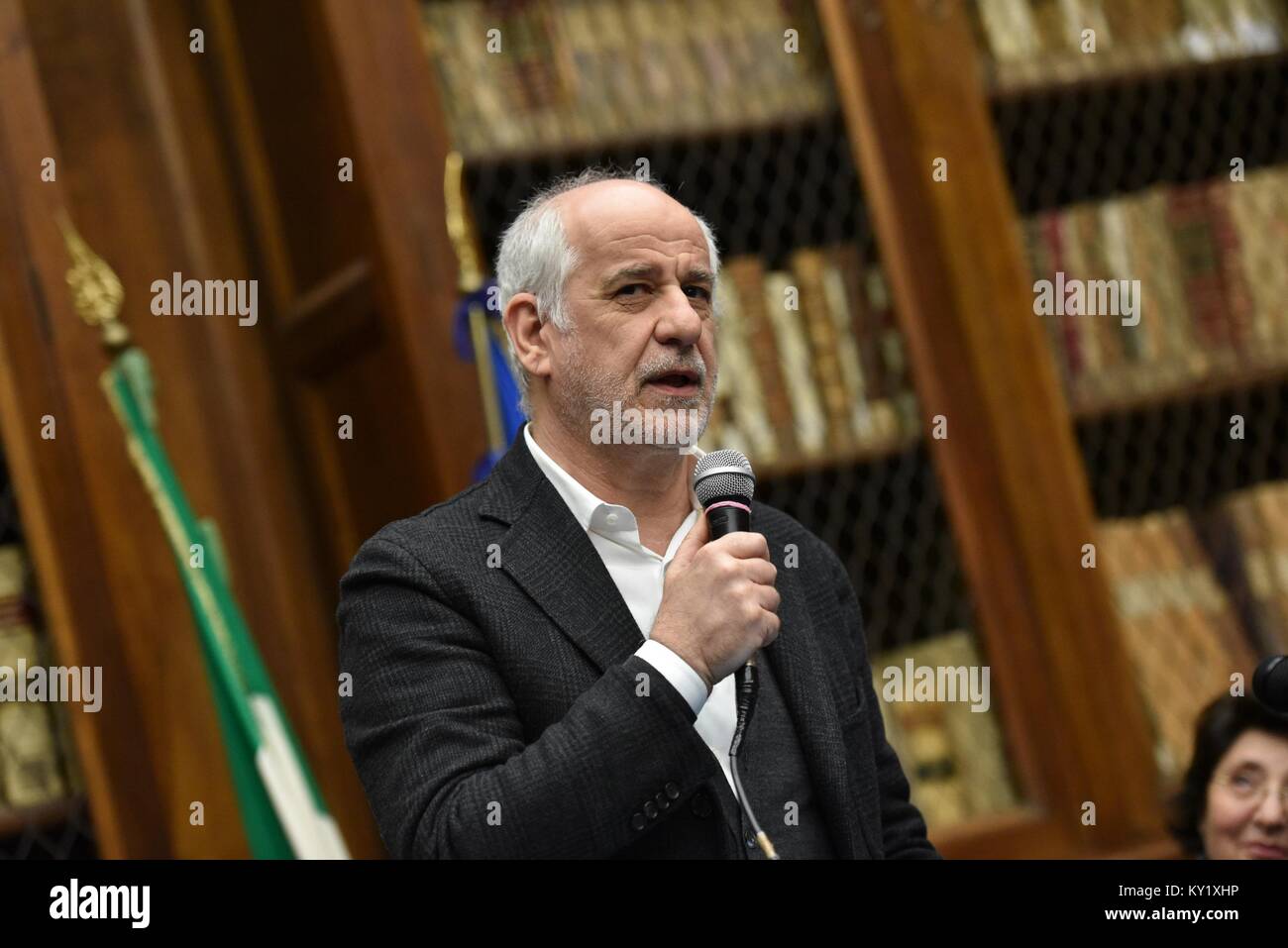 Napoli, Italy. 11th Jan, 2018. Toni Servillo during the printout of the ...