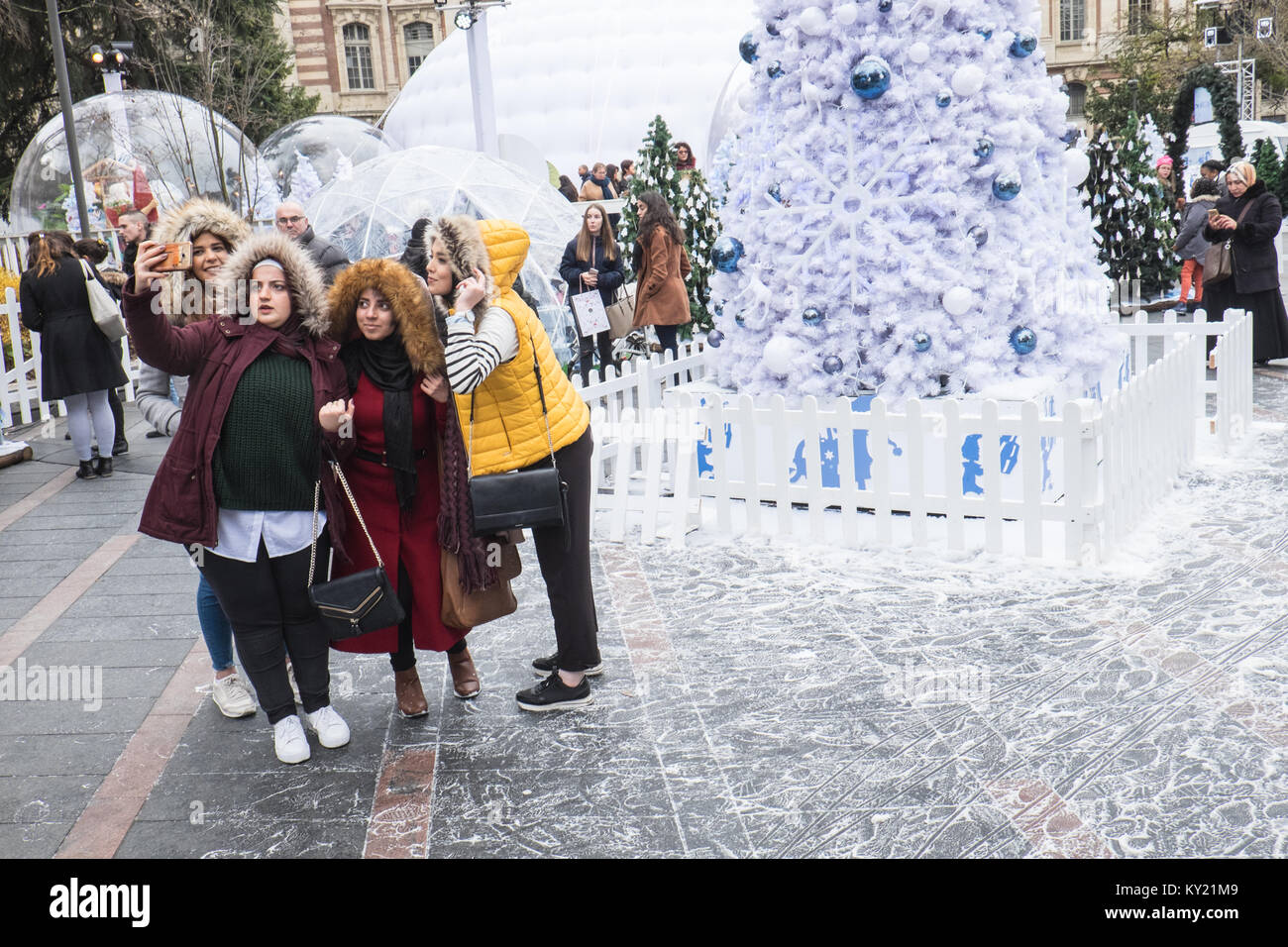 Muslim christmas tree hi-res stock photography and images - Alamy