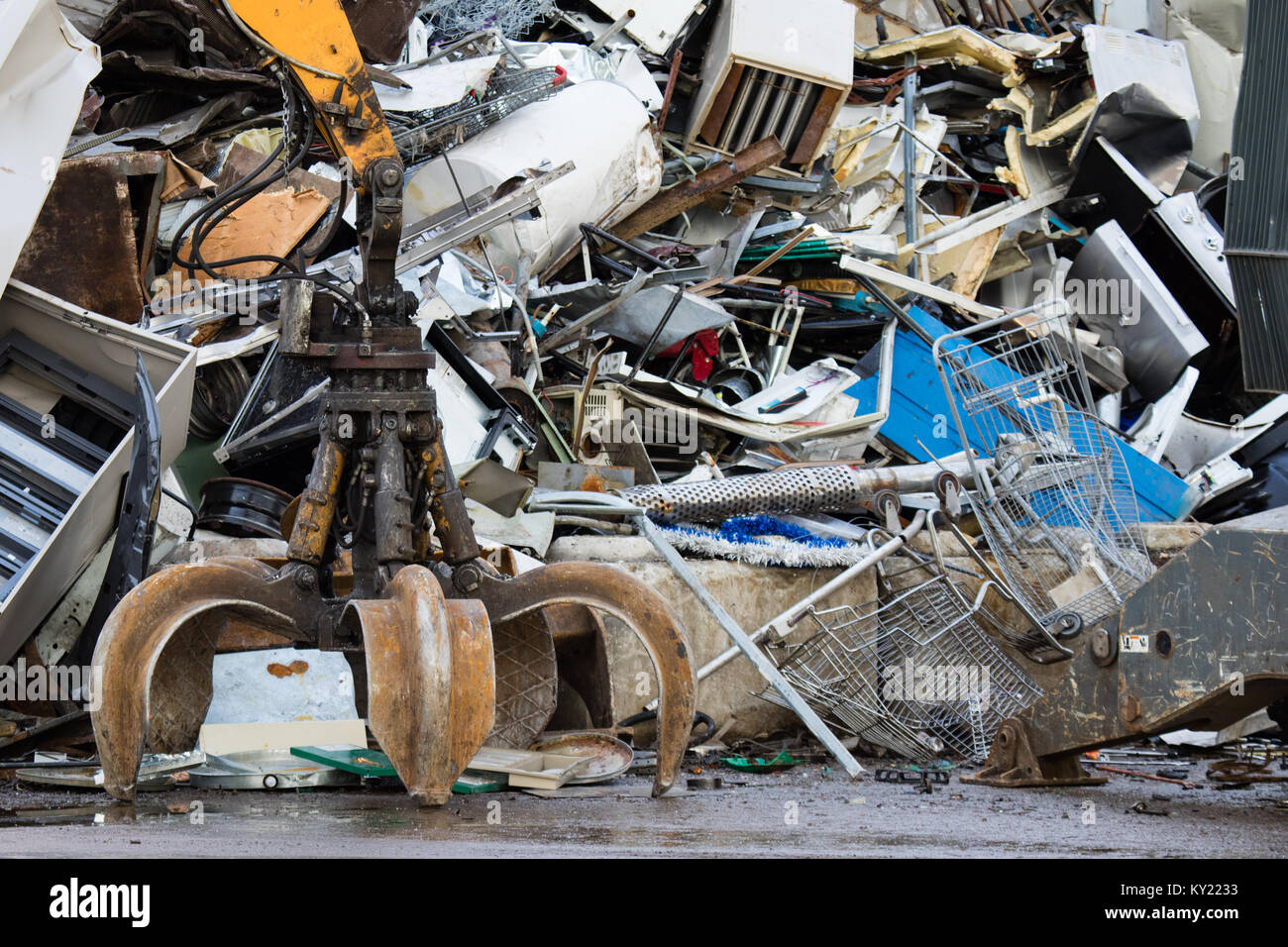 Powerful mechanical grabbing arm is the force that moves old scrap ...