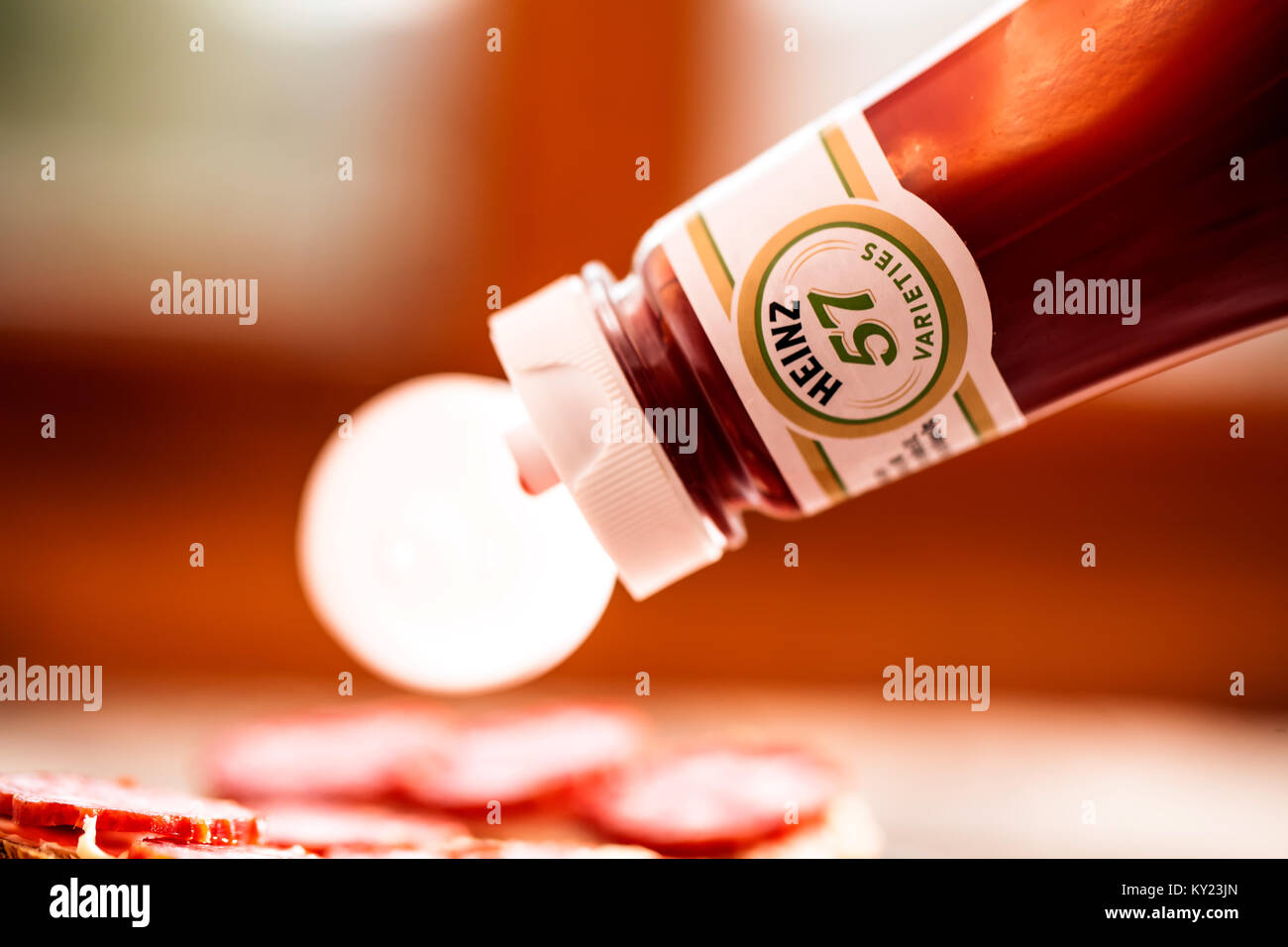 Heinz ketchup hi-res stock photography and images - Alamy
