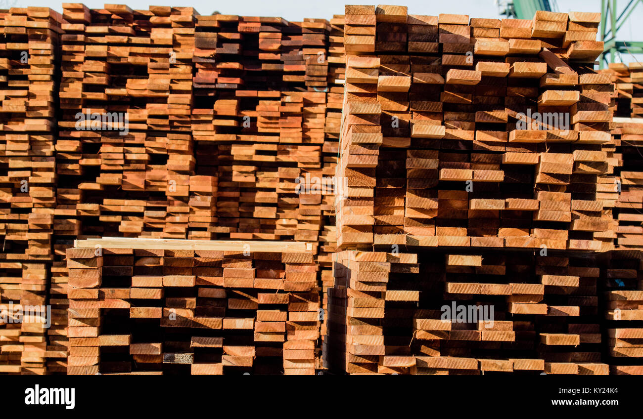 Mill producing lumber for construction and packs it for convenient ...