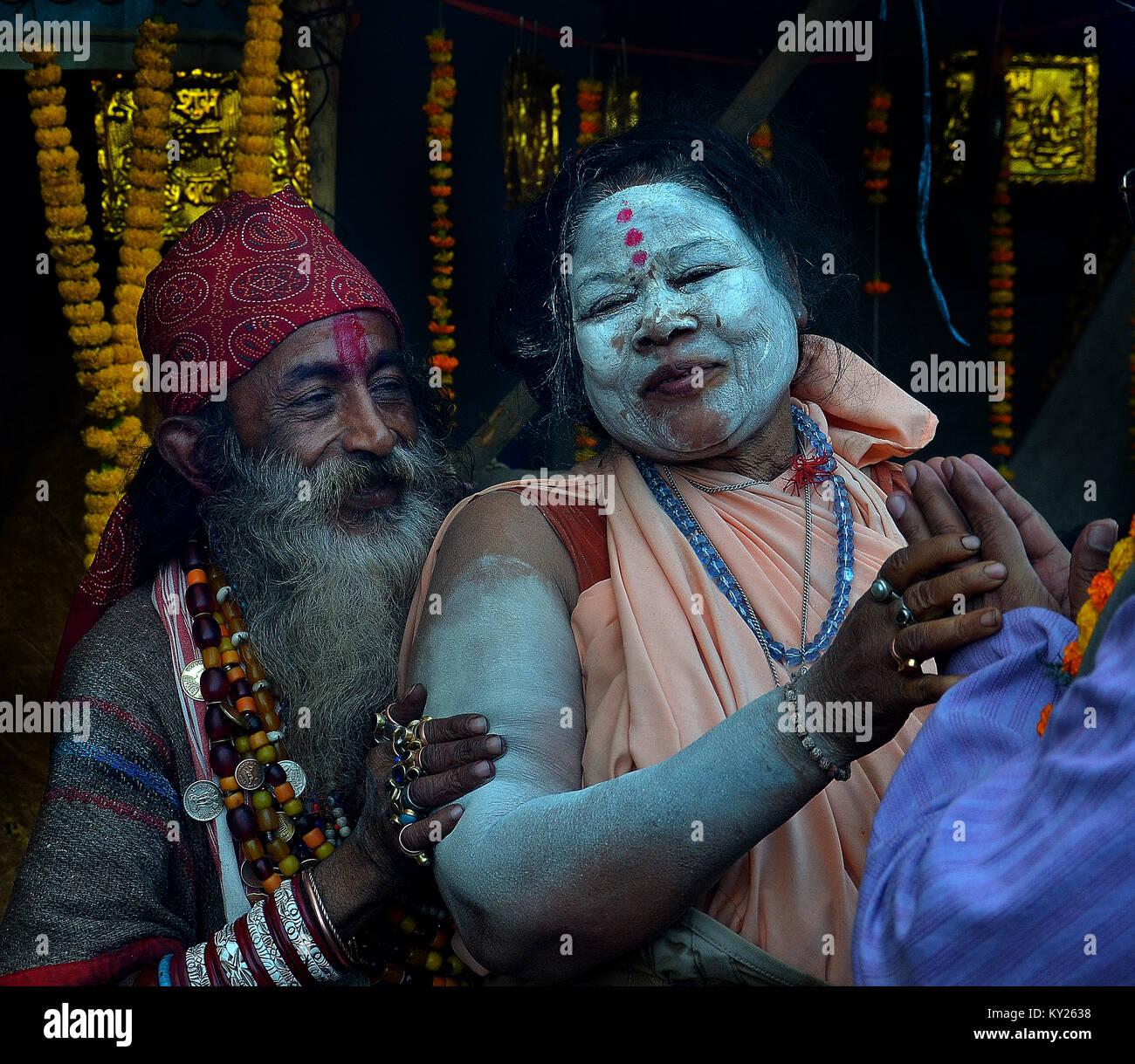 Kolkata, India. 10th Jan, 2018. Hindu holy man and woman smiling at the ...