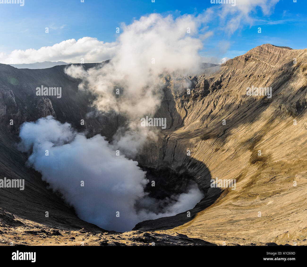Smoke coming out of the crater hi-res stock photography and images - Alamy