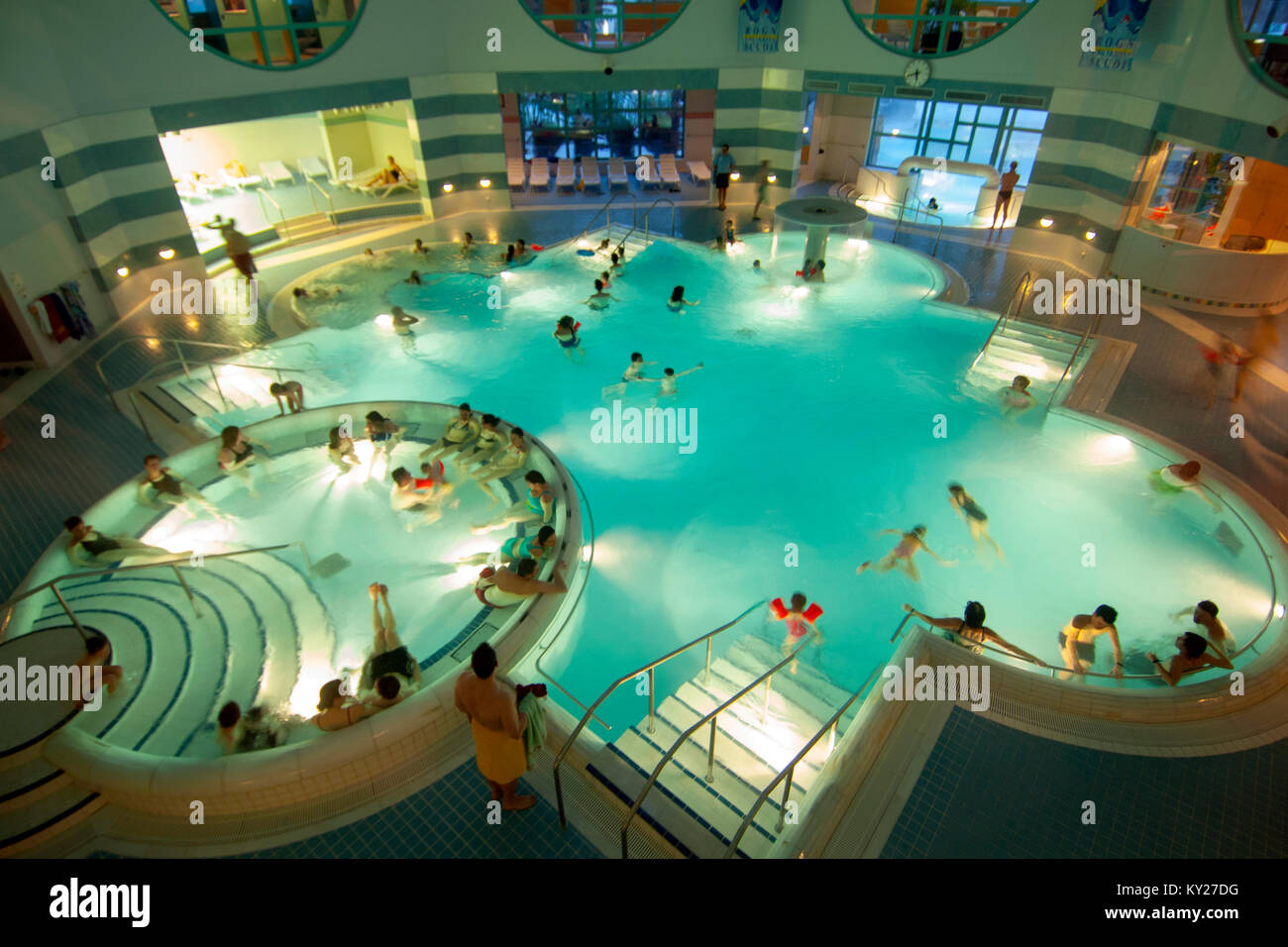 Schweiz, Engadin, Bad Scuol, Thermalbad Bogn Engiadina Stock Photo - Alamy