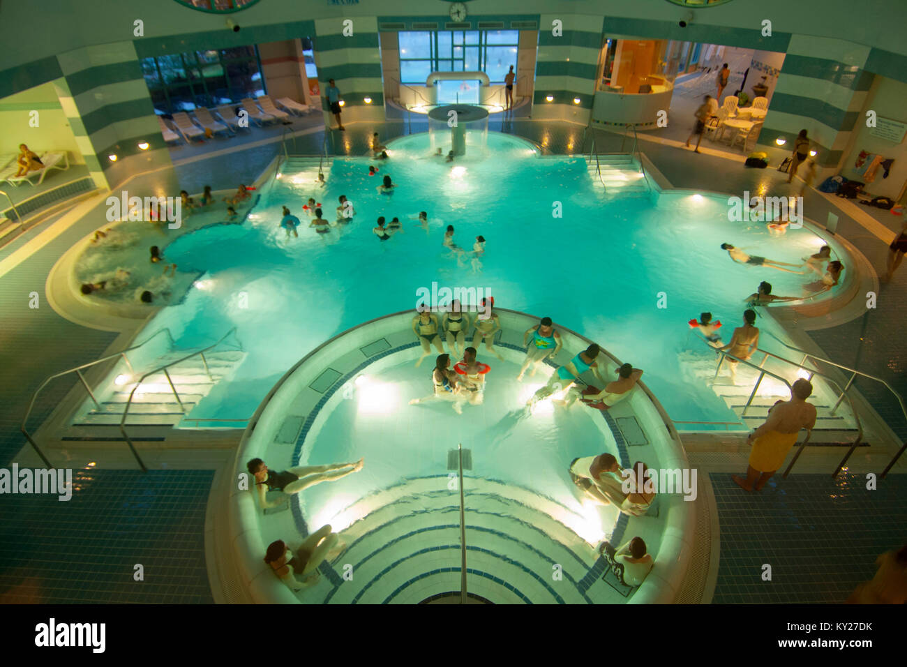 Schweiz, Engadin, Bad Scuol, Thermalbad Bogn Engiadina Stock Photo - Alamy
